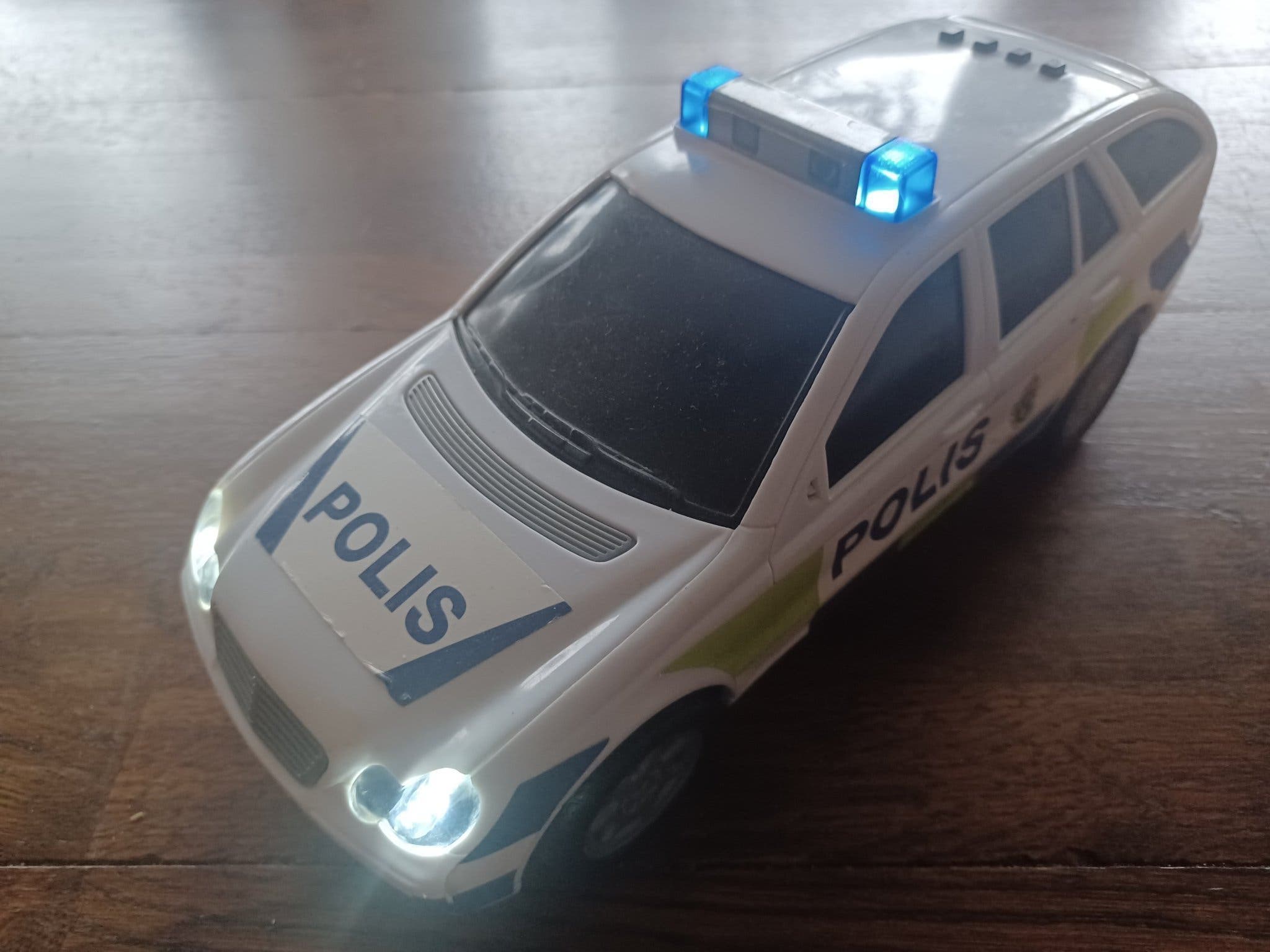 Se produkter som liknar Mercedes Polisbil Leksak med .. på Tradera ...