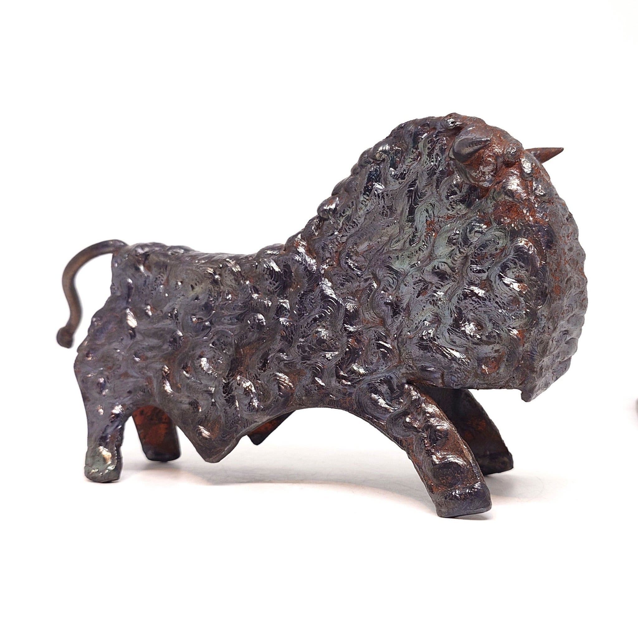 Se produkter som liknar SKULPTUR, BISONOXE I GJUTJÄRN.. på Tradera ...