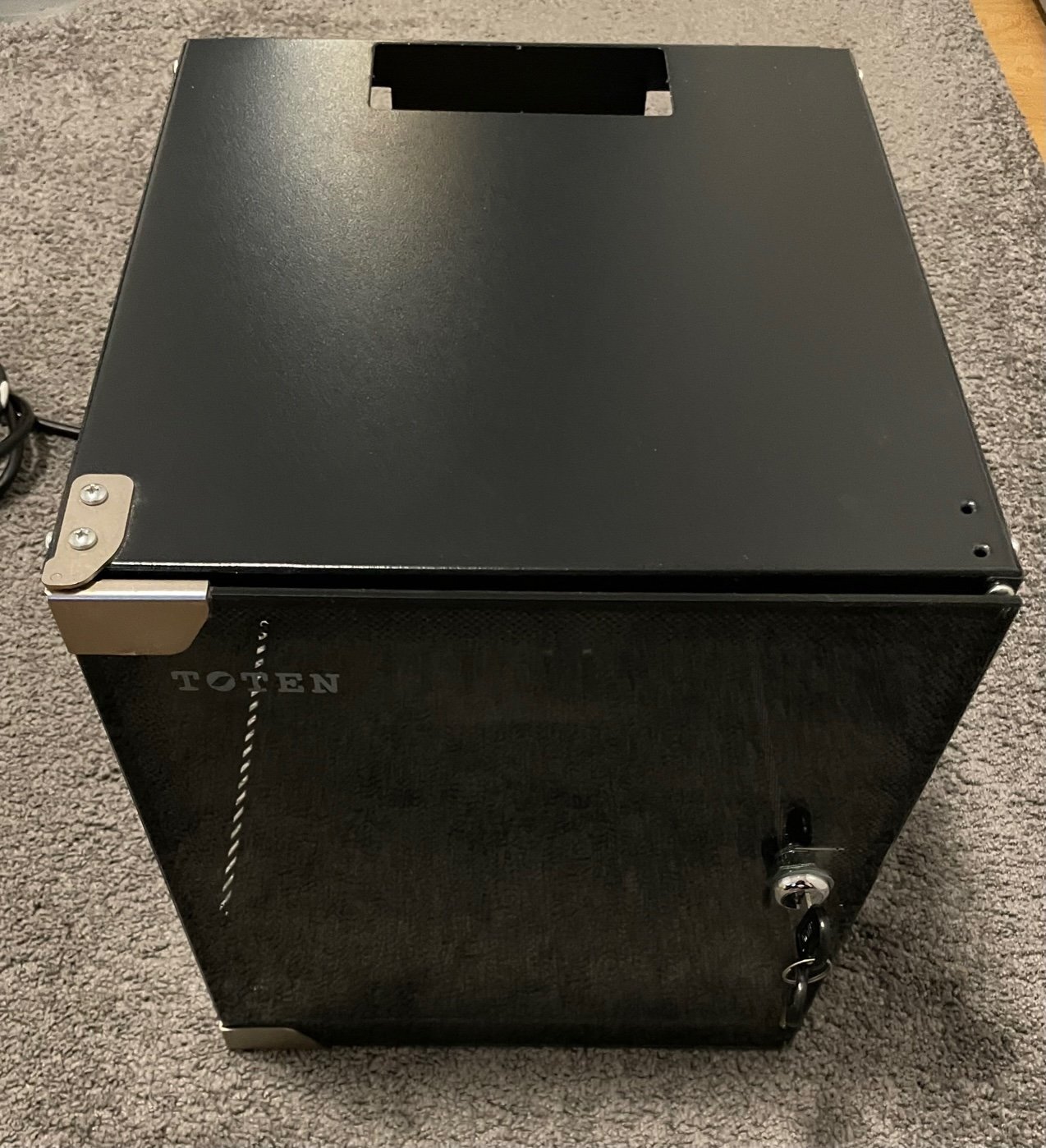 TOTEN 10" väggskåp "mini-rack" | Köp på Tradera (572847450)