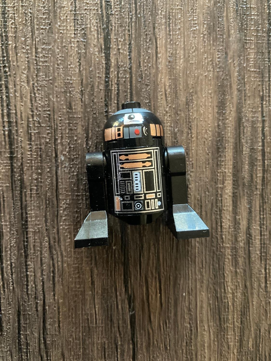 Se produkter som liknar LEGO Astromech Droid, R2-Q5 S.. på Tradera ...