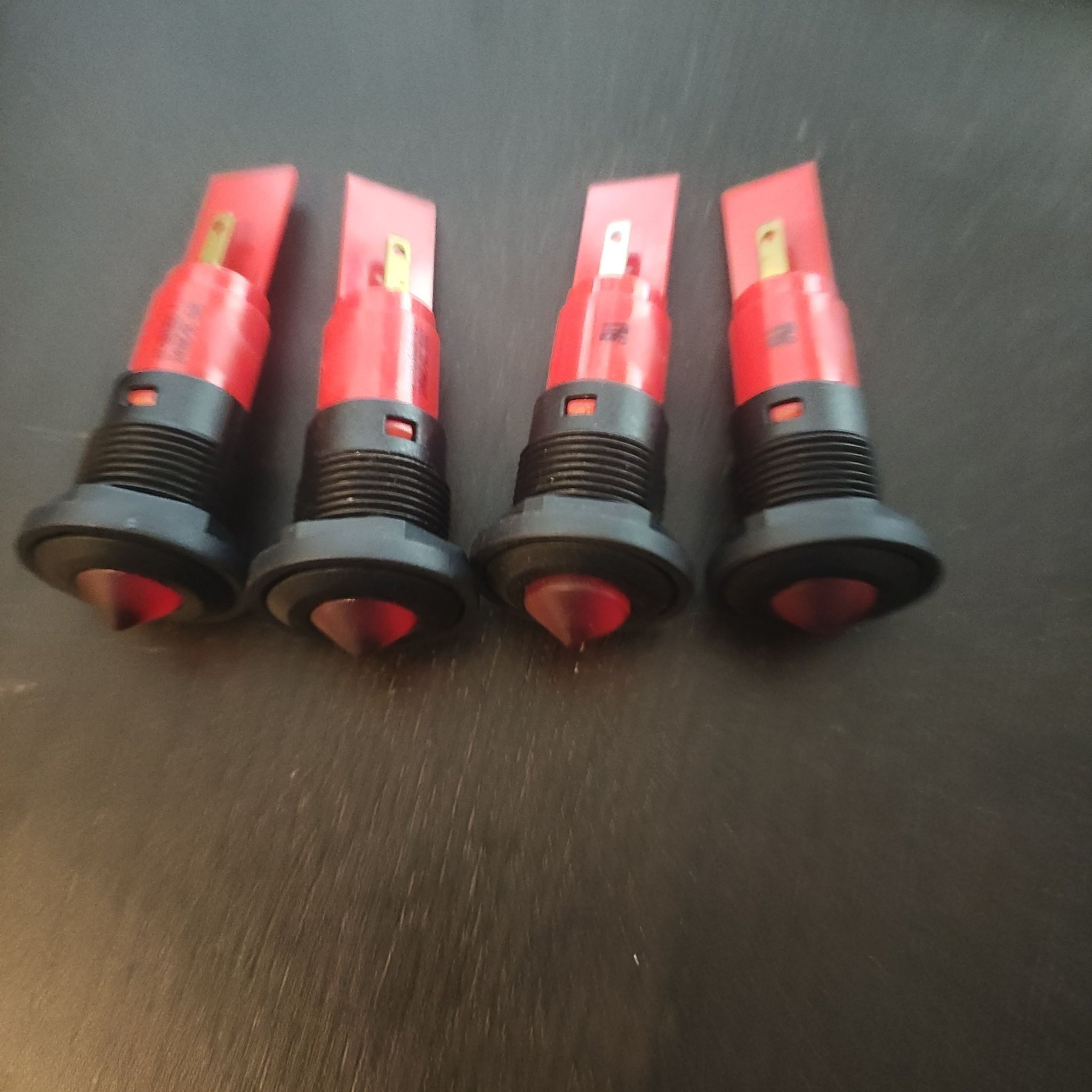 4 Röda Indikatorlampor 15mm diam 24volt | Köp på Tradera (711651487)