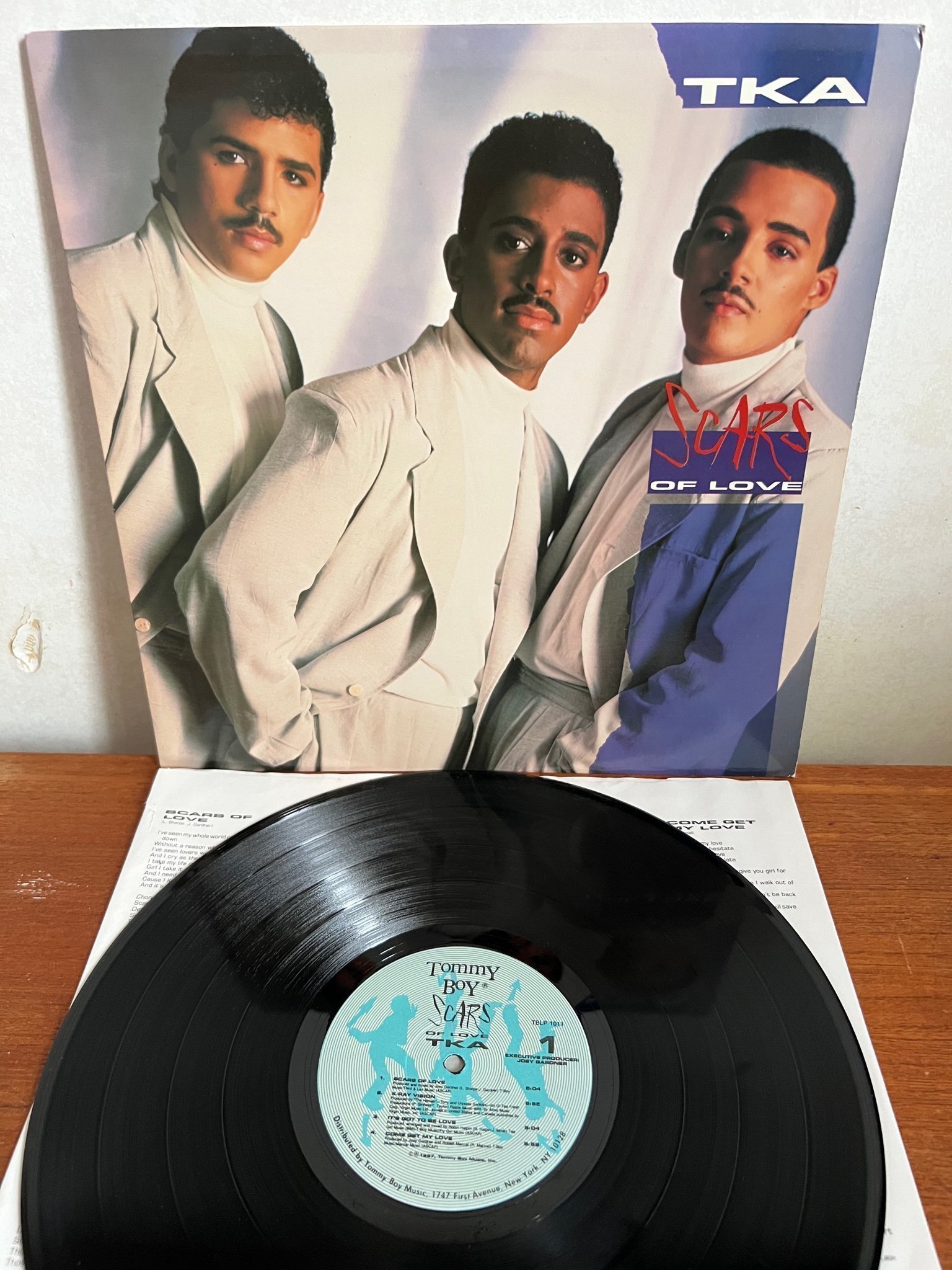TKA - SCARS OF LOVE US LP TOMMY BOY 1987 med in.. | Köp på Tradera ...