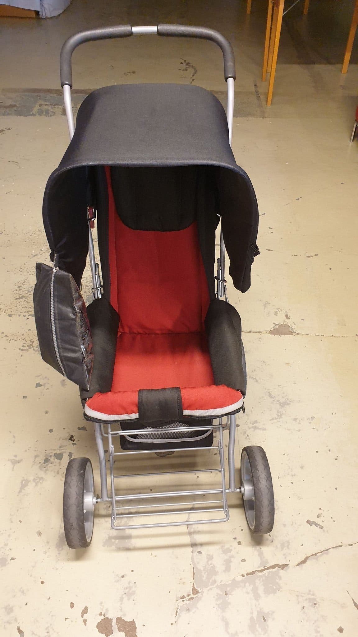 Se produkter som liknar Brio Sitty/Twinsitty Barnvagn på Tradera ...