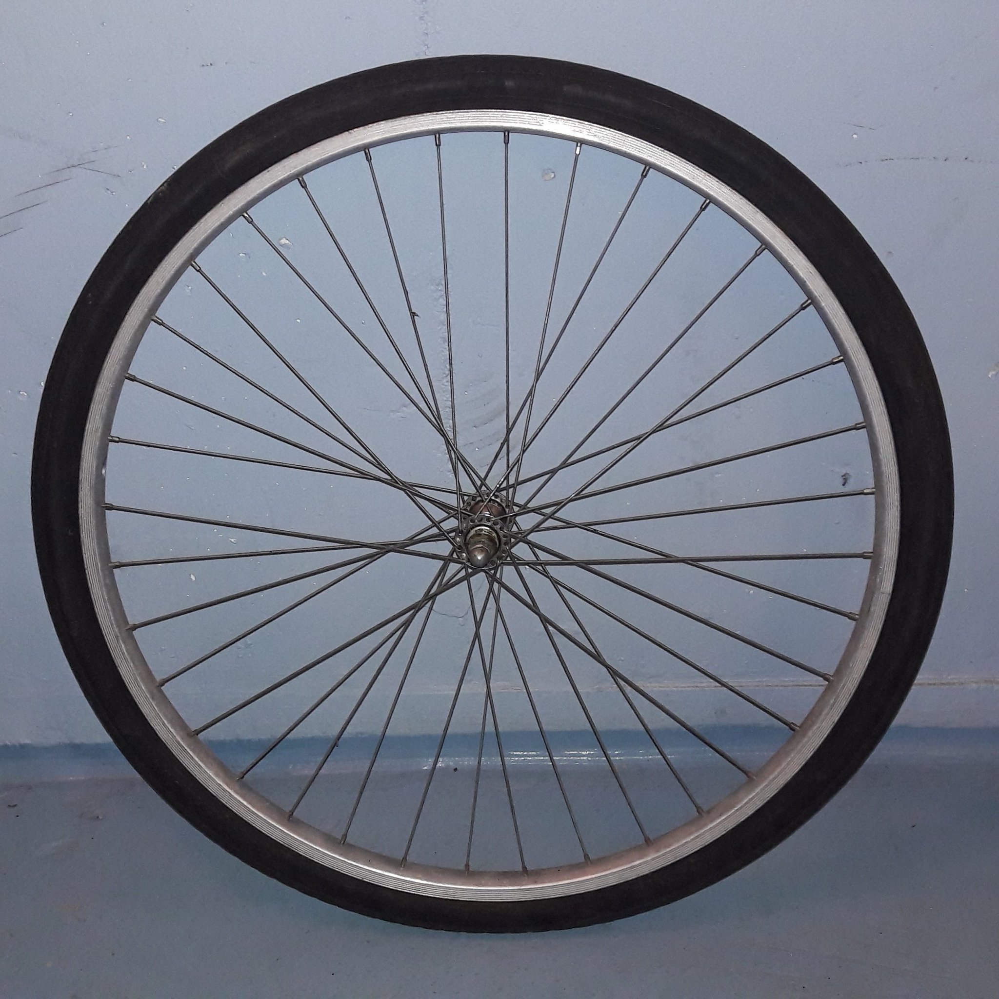 Se produkter som liknar Framhjul 26" cykelhjul däck f.. på Tradera ...