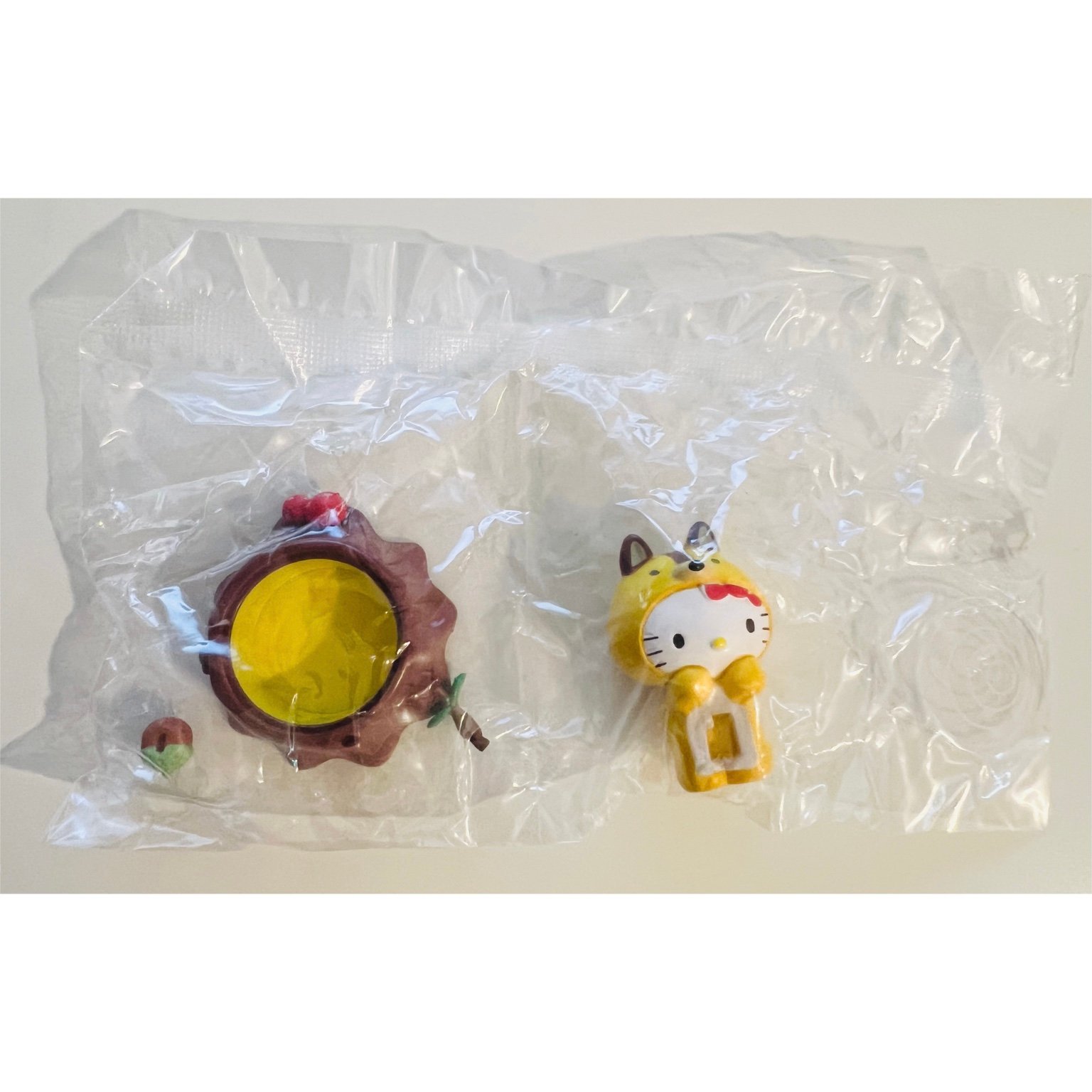 Hello Kitty i raccoon kostym gashapon figur, Ka.. | Köp på Tradera ...