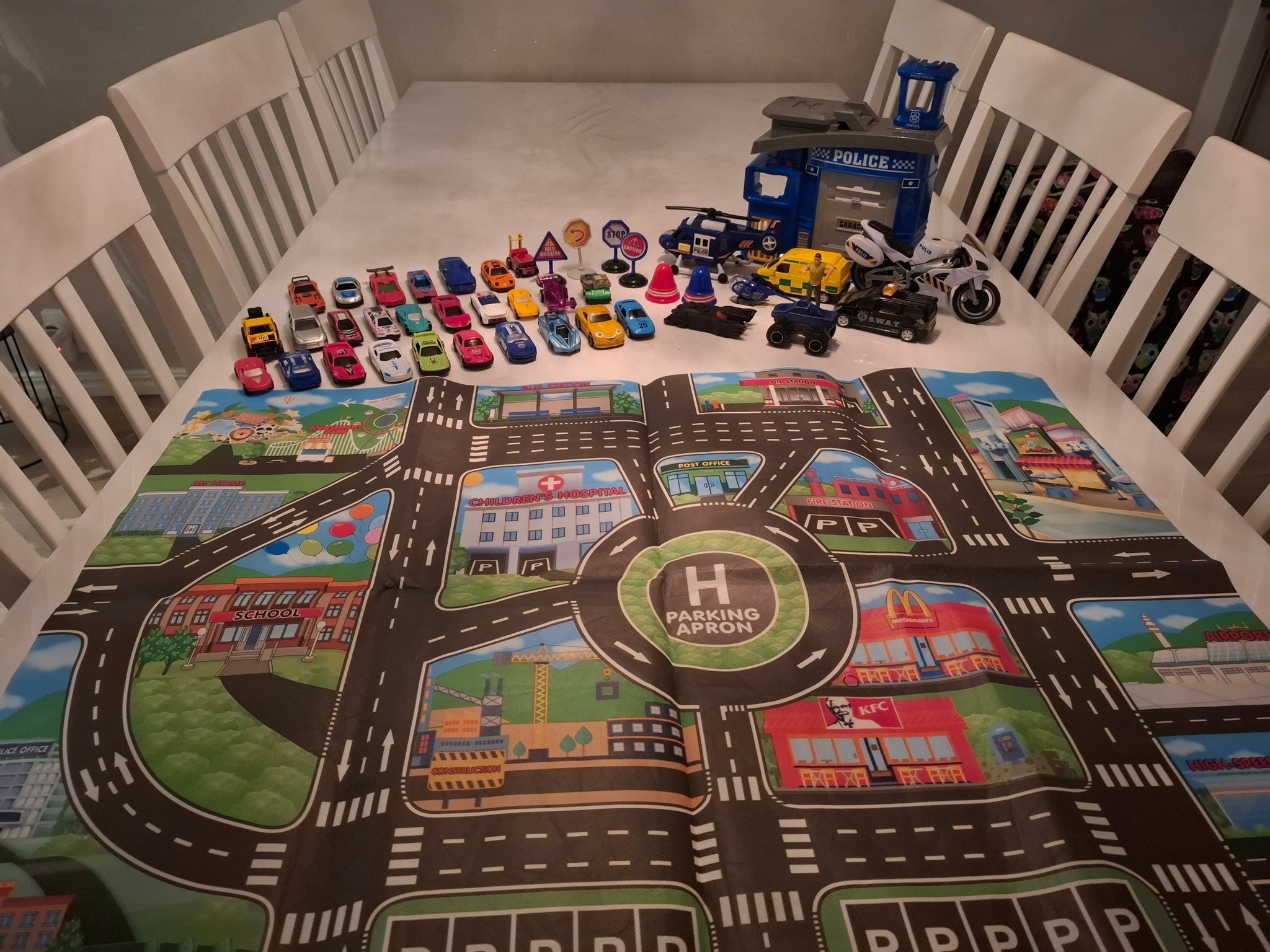 Leksaksbilar, Polisstation, Lekmatta och Tillbe.. | Köp på Tradera ...