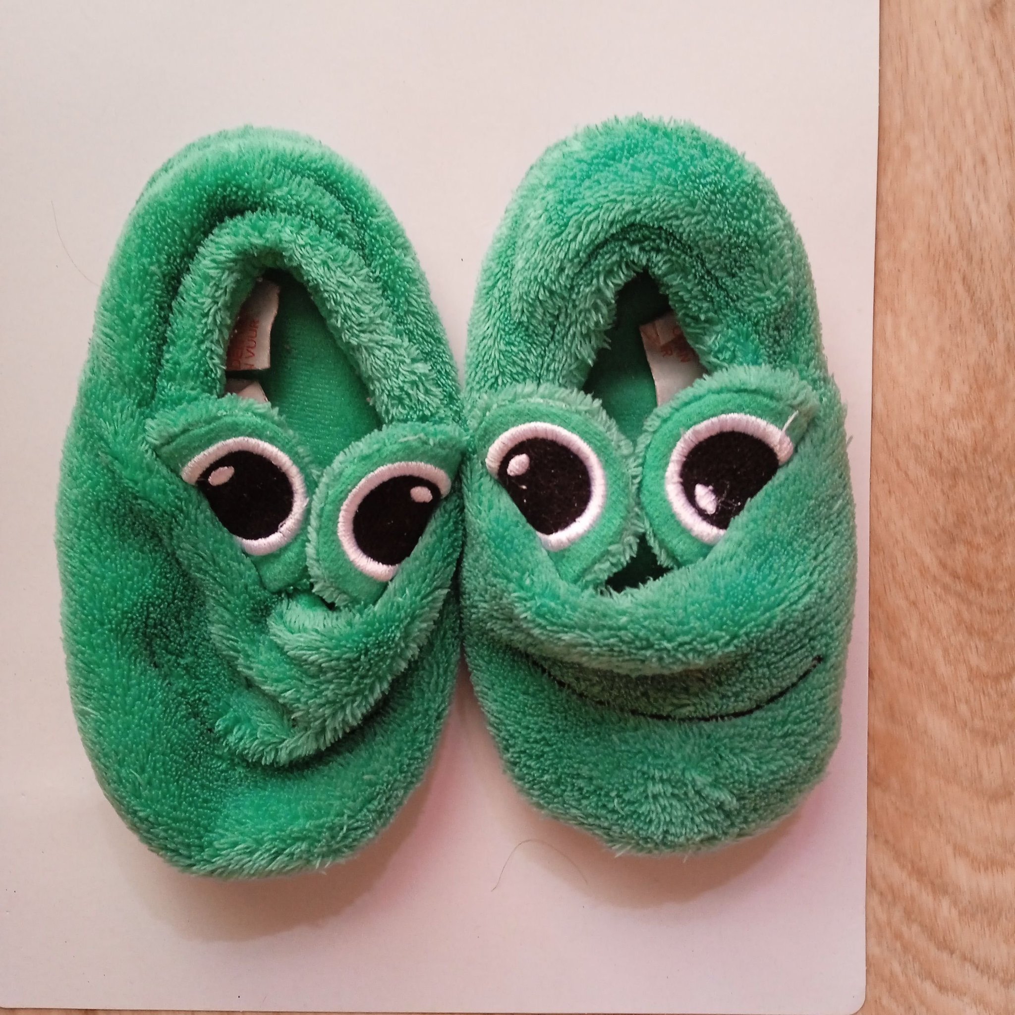 Sköna barn Tofflor i form av groda, strl 26/27 | Köp på Tradera (706765826)
