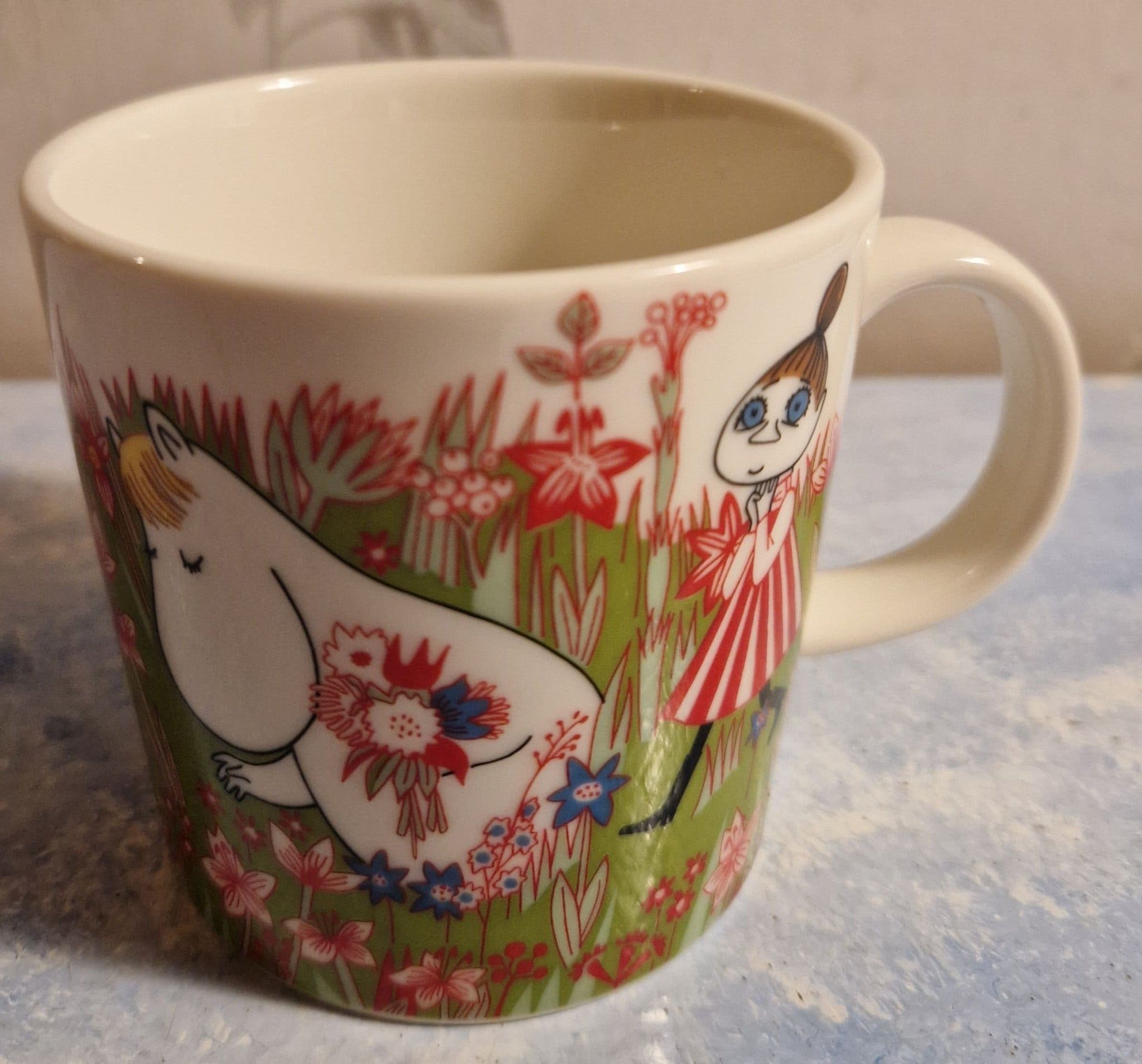 Se produkter som liknar Arabia Mumin Mugg midsommar. .. på Tradera ...