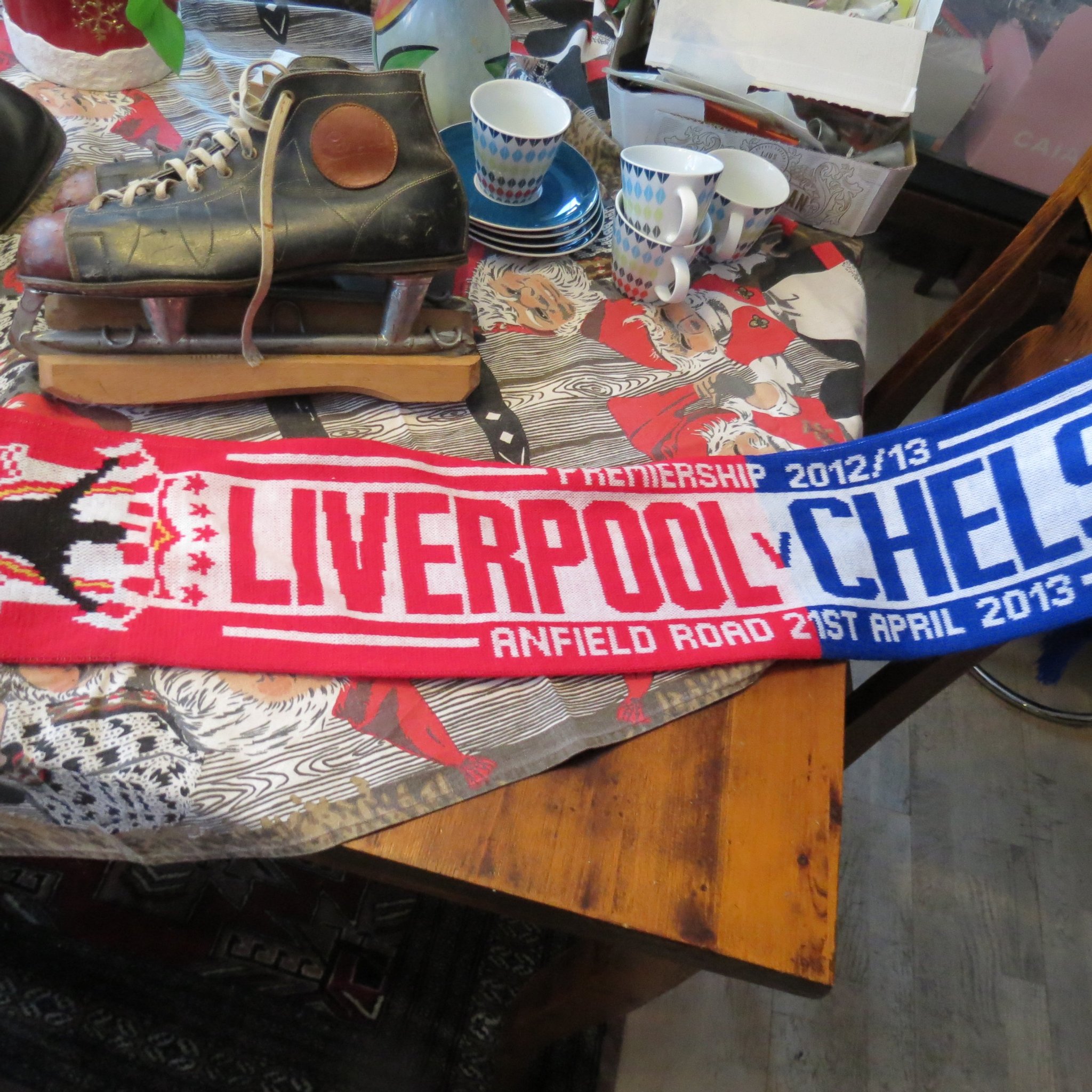 Liverpool Chelsea Halsduk båda lagen på samma h.. | Köp på Tradera ...