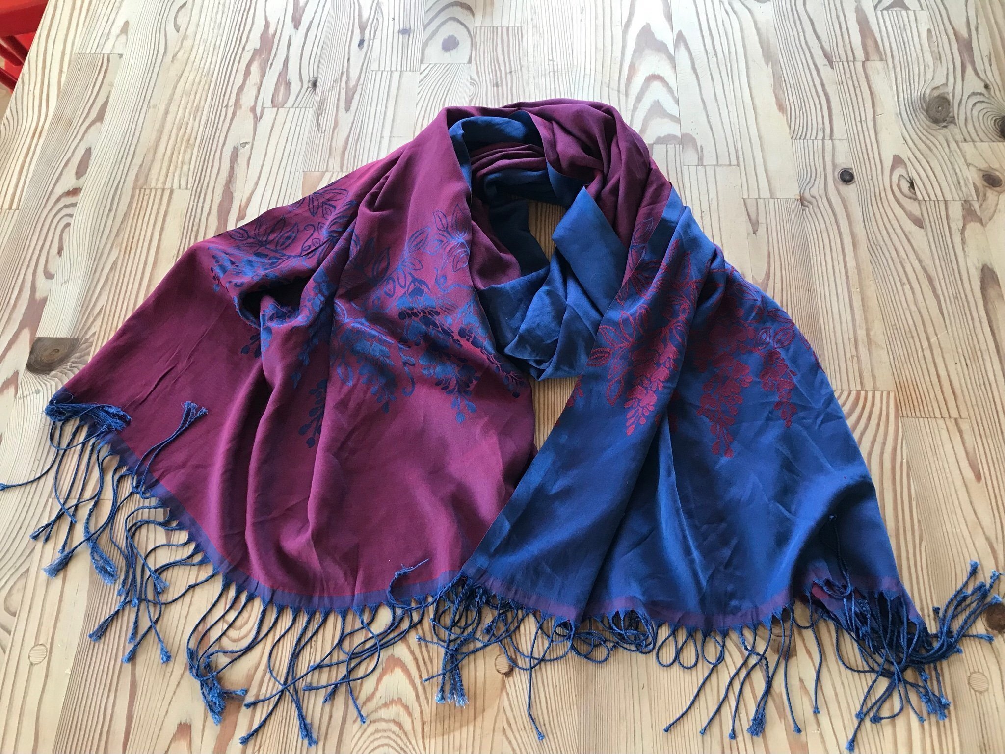 Sjal/ scarf i siden/ silke/ stor sjal i siden/ .. | Köp på Tradera ...