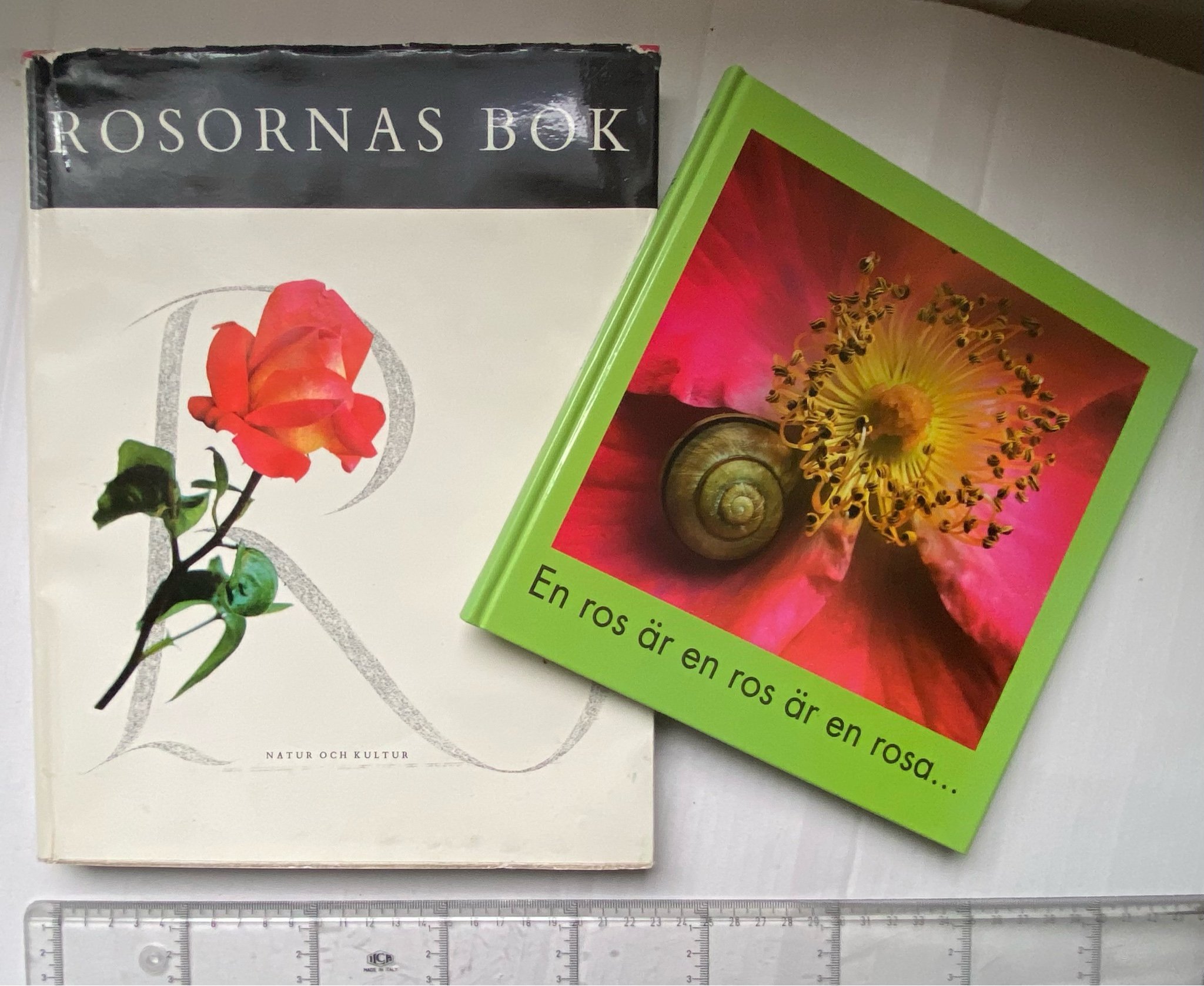 Se produkter som liknar 2 Böcker om ROSOR Rosornas Bo.. på Tradera ...