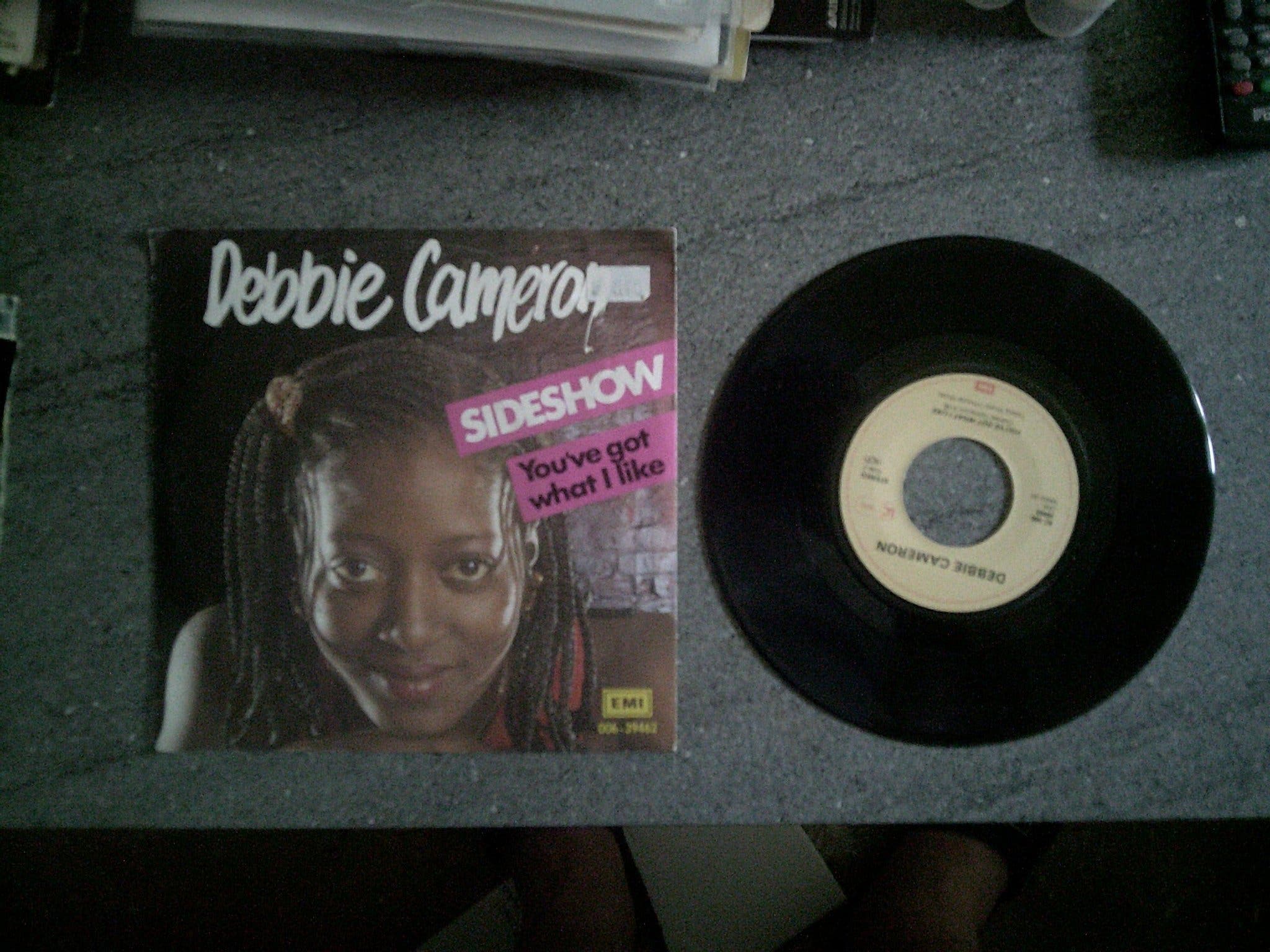 Debbie Cameron - Sideshow - 7" Vinyl Singel | Köp på Tradera (711753653)