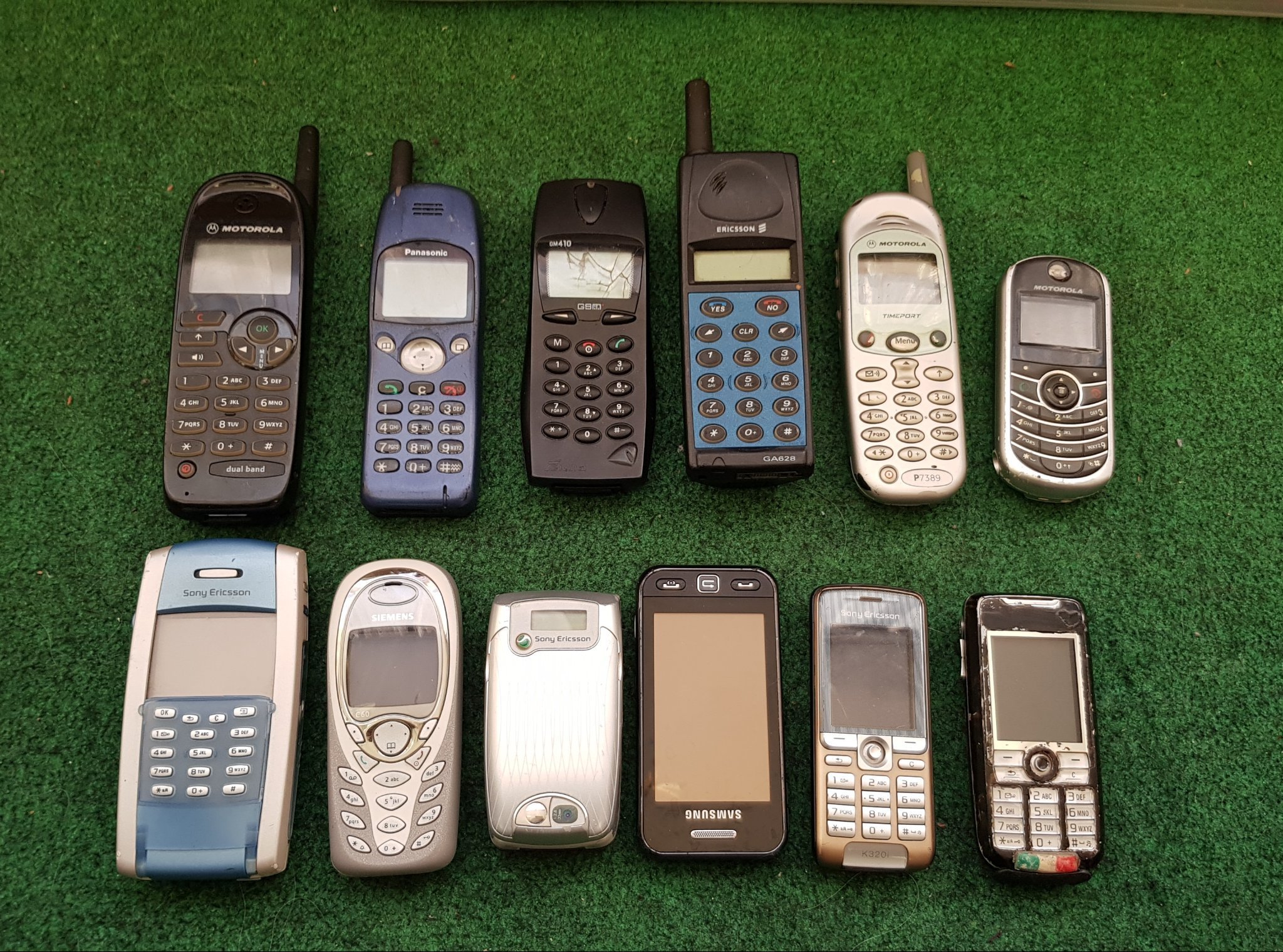 Gamla mobiltelefoner (377295375) ᐈ Köp på Tradera