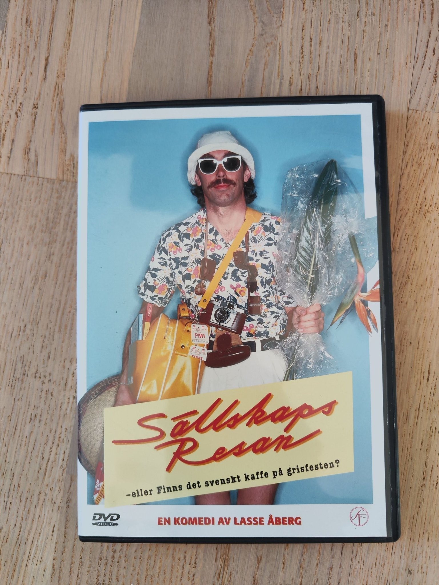 Sällskapsresan eller Finns det svenskt kaffe på.. | Köp på Tradera ...