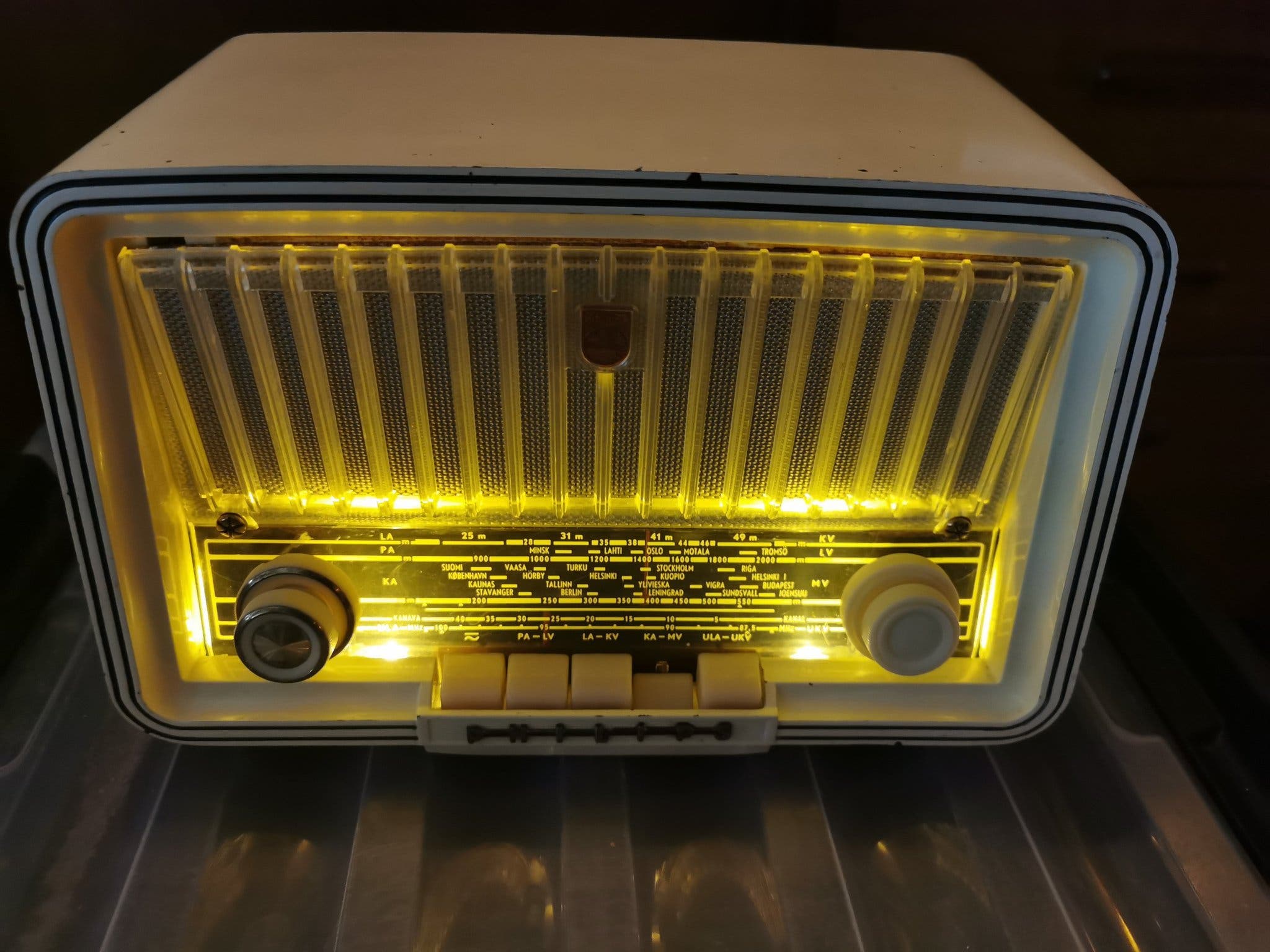 Se produkter som liknar Retro radio Philips B3 SF 72 .. på Tradera ...