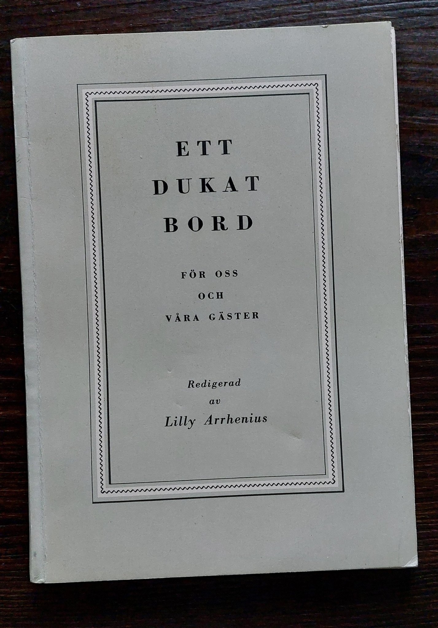 Liten bok - Ett Dukat Bord - Lilly Arrhenius - .. | Köp på Tradera ...