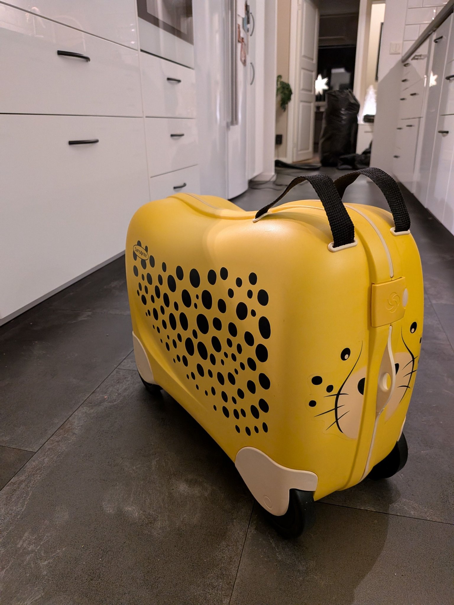 Samsonite Trunki Resväska - Gul med Prickar | Köp på Tradera (714001834)