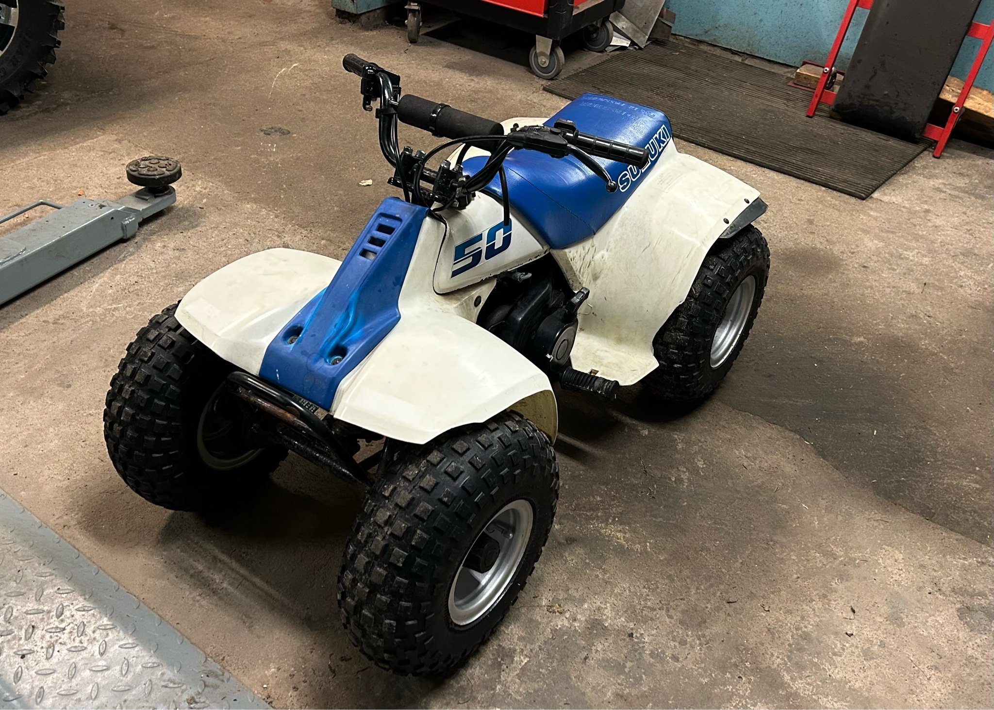 Se produkter som liknar Suzuki LT50 LT 50 Fyrhjuling .. på Tradera ...