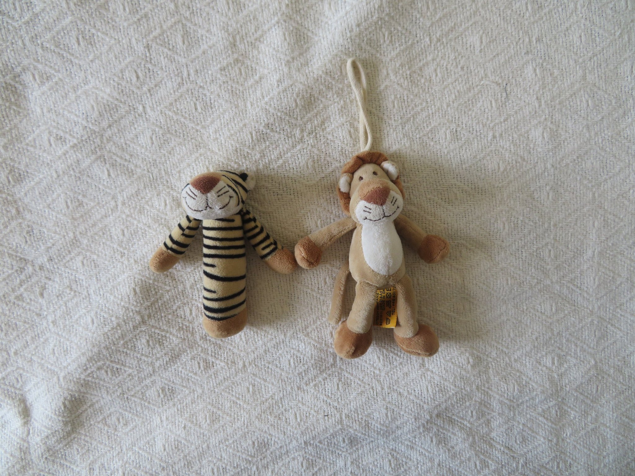 Söta dinglisar - Tiger och Lejon skallra & häng.. | Köp på Tradera ...