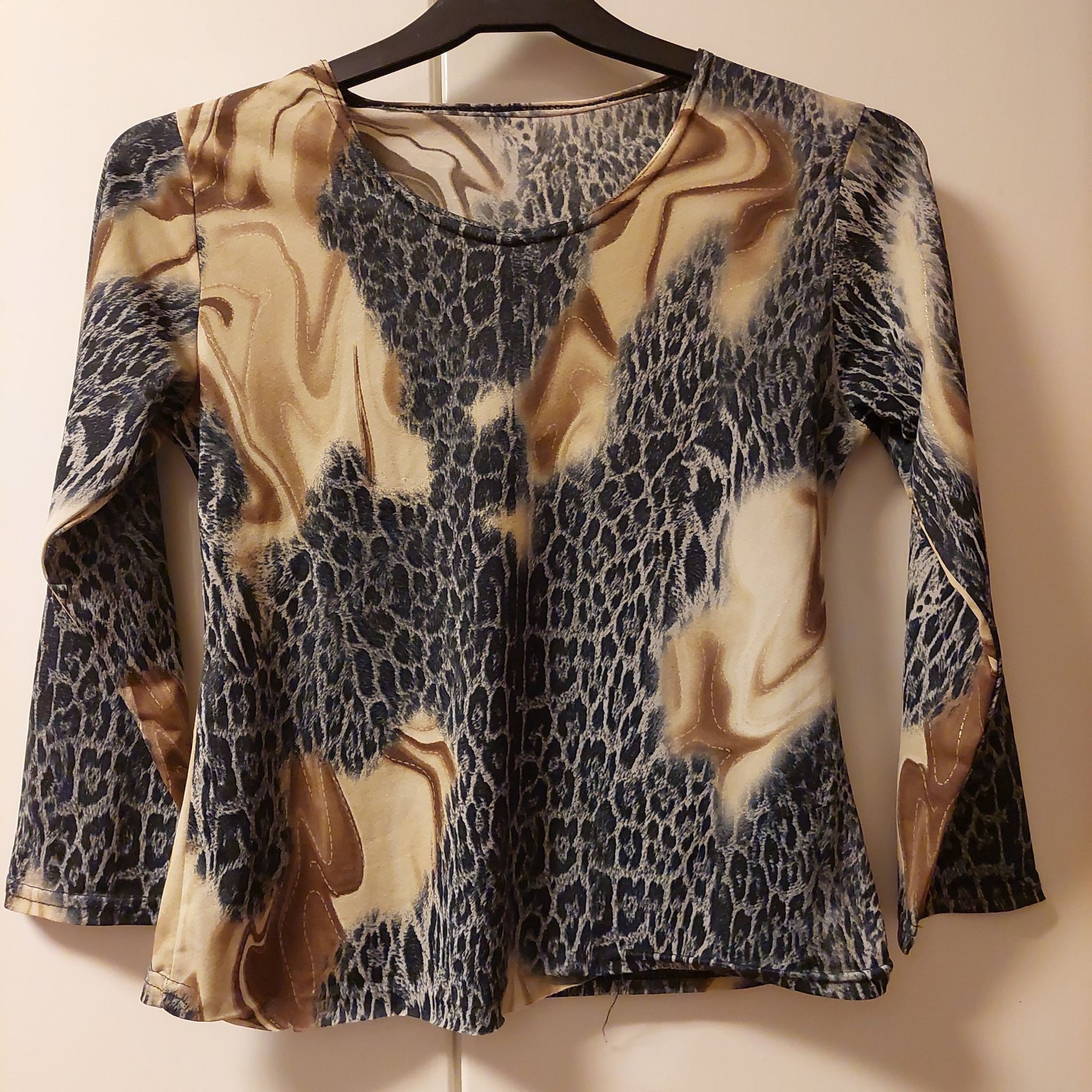 Svart/beige/brung/grå långärmad tröja. 100% pol.. | Köp på Tradera ...