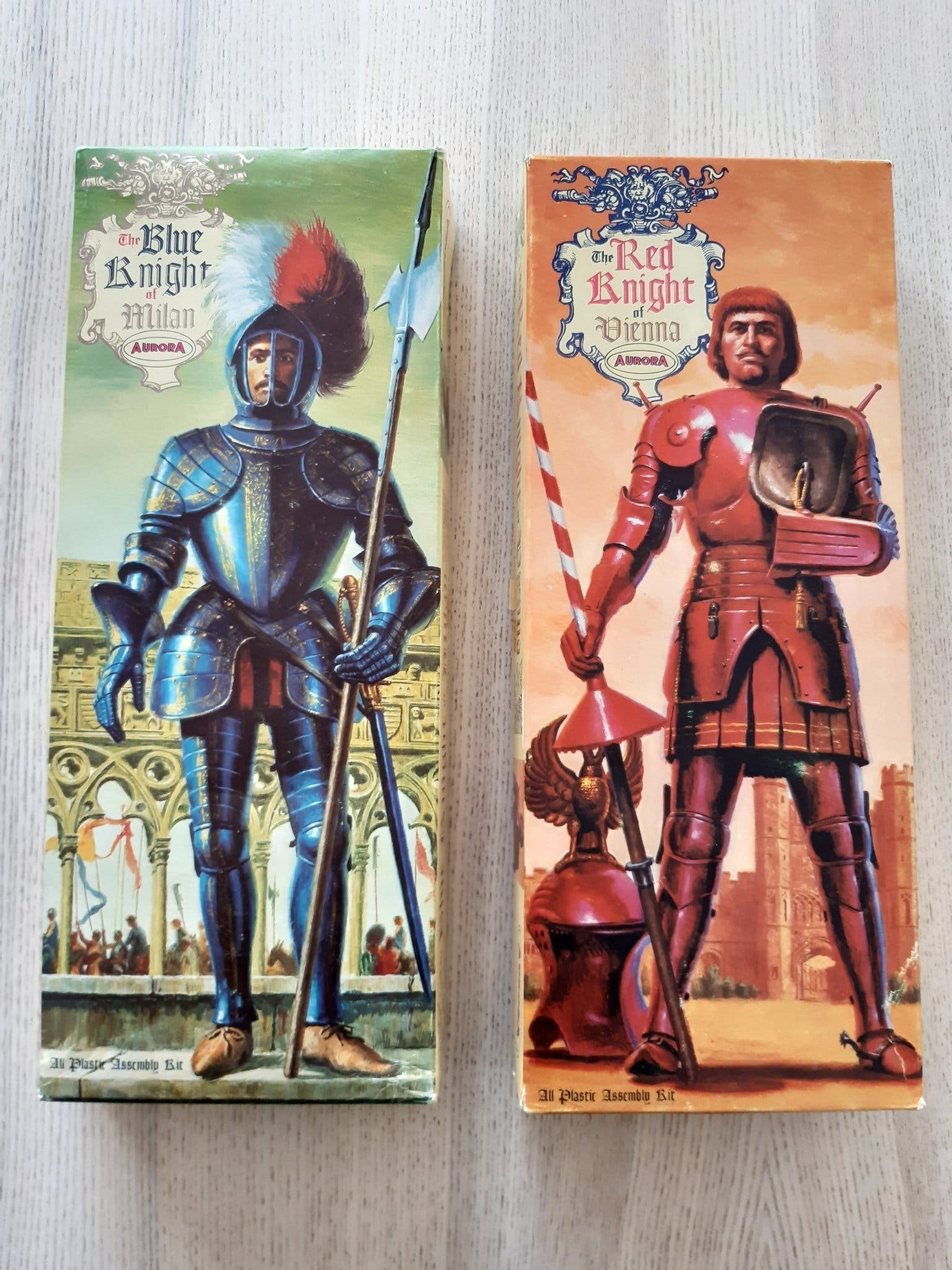 Vintage Red Knight & blue Knight original från .. | Köp på Tradera ...