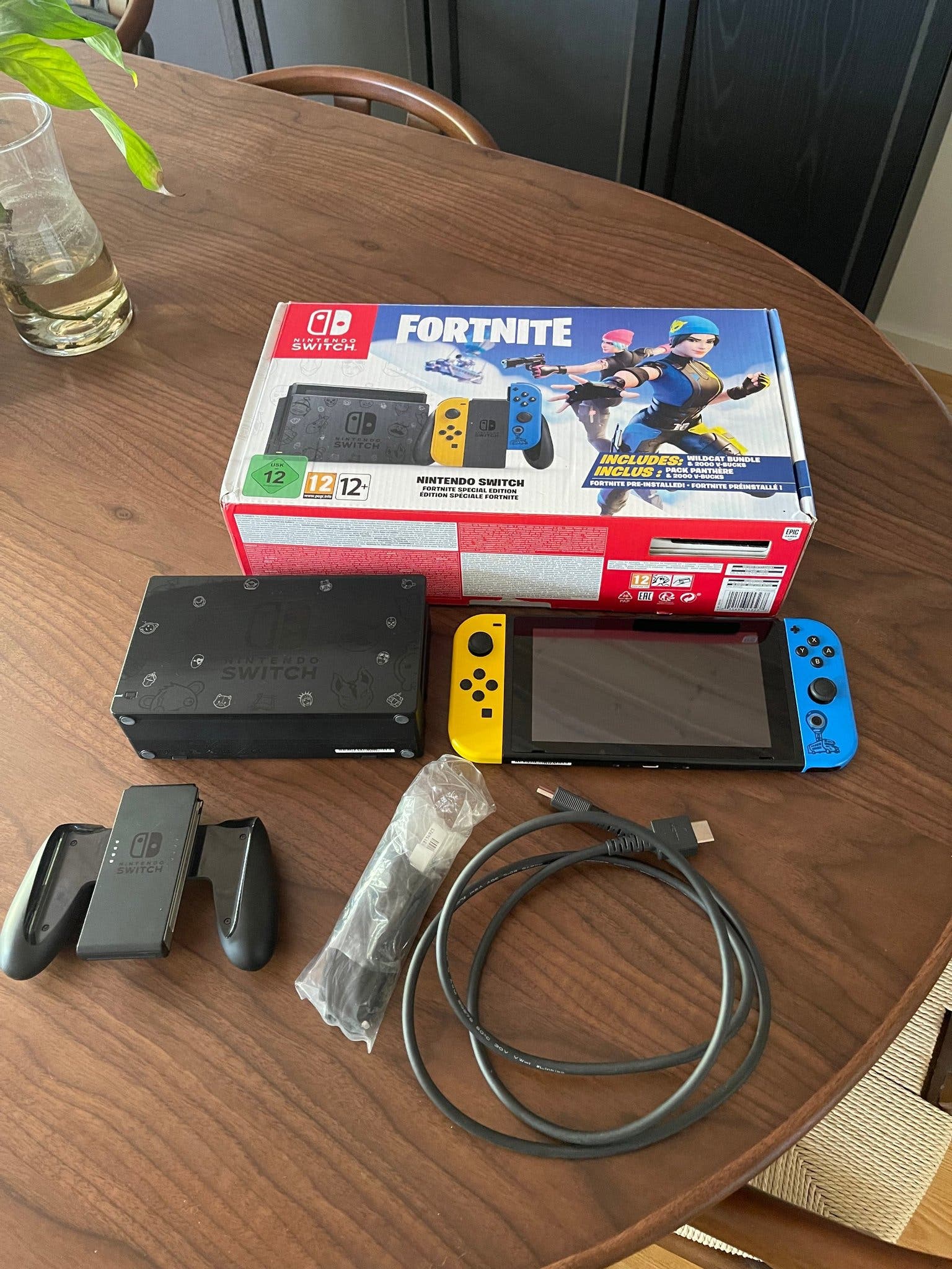 Nintendo Switch v2 Fortnite Special Edition | Köp på Tradera (674242274)