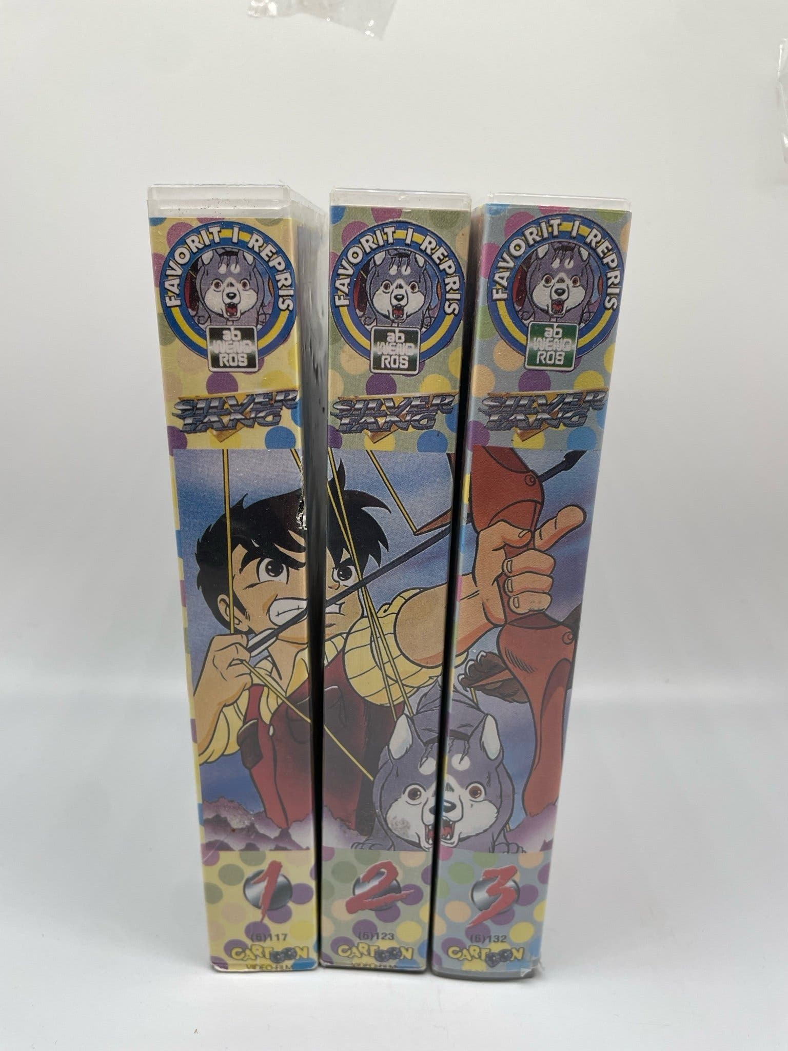Se produkter som liknar Silver Fang VHS 1-3 på Tradera (638761712)