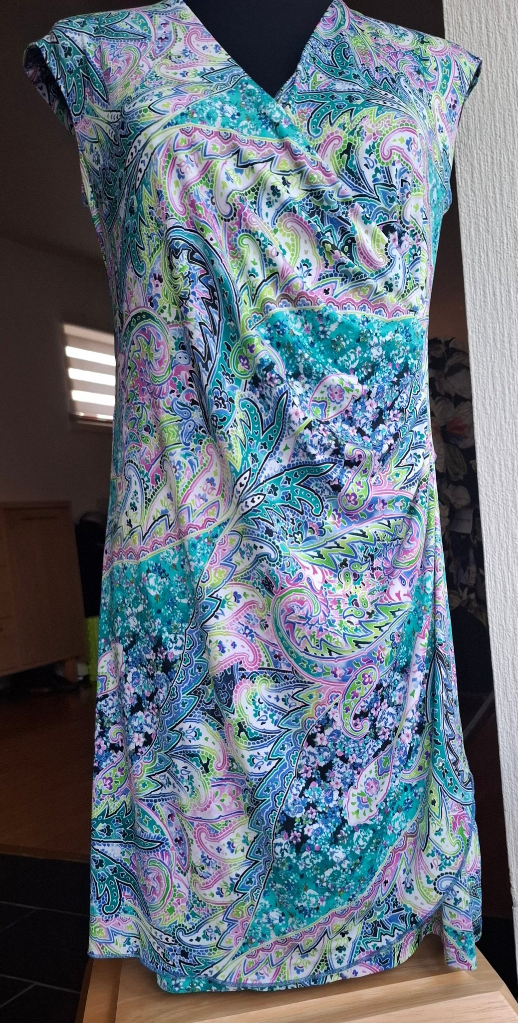 Se produkter som liknar Grön turkos blå vit rosa omlo.. på Tradera ...