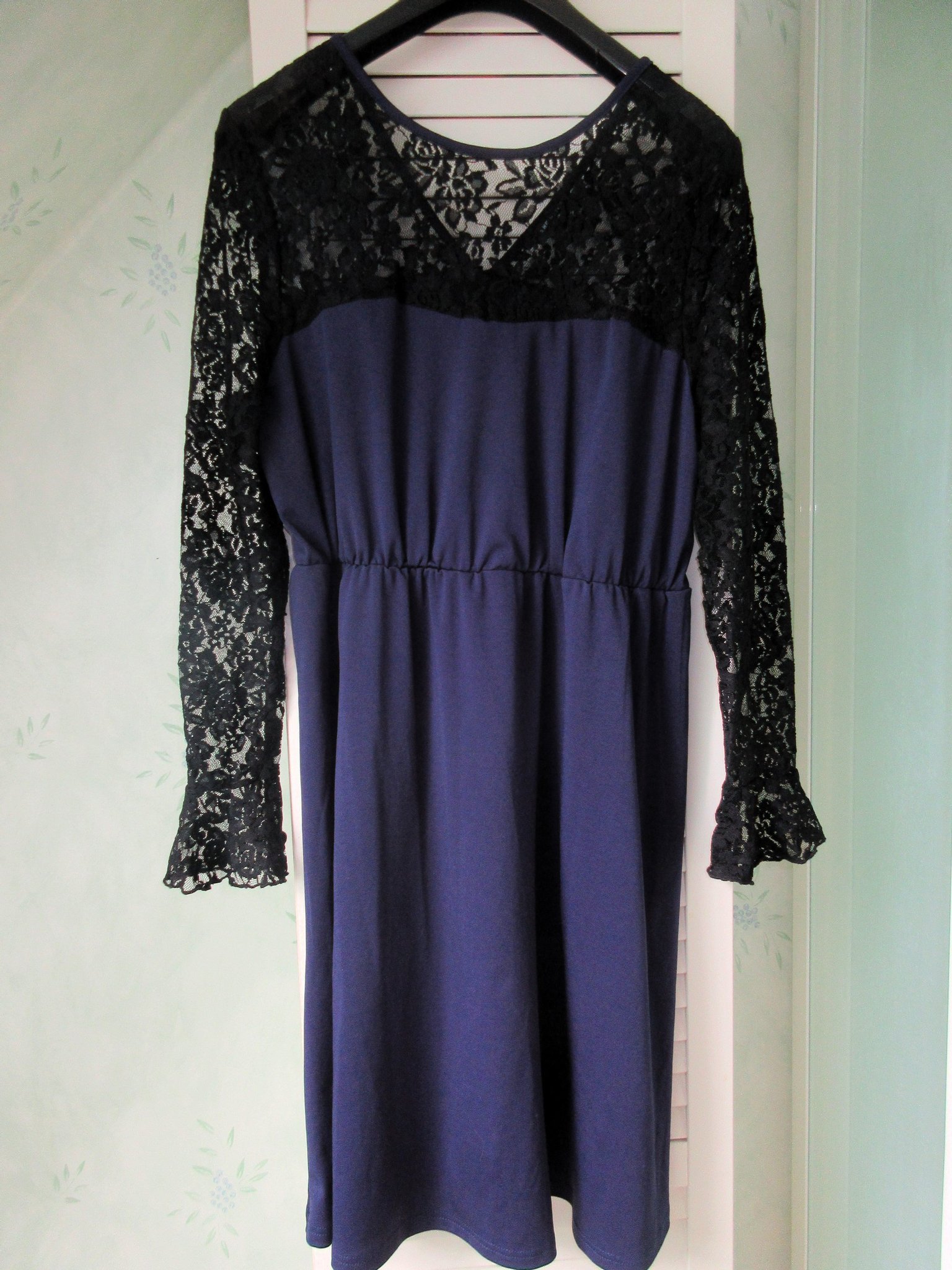 Marinblå stretchig klänning med spets. Stl XL. .. | Köp på Tradera ...