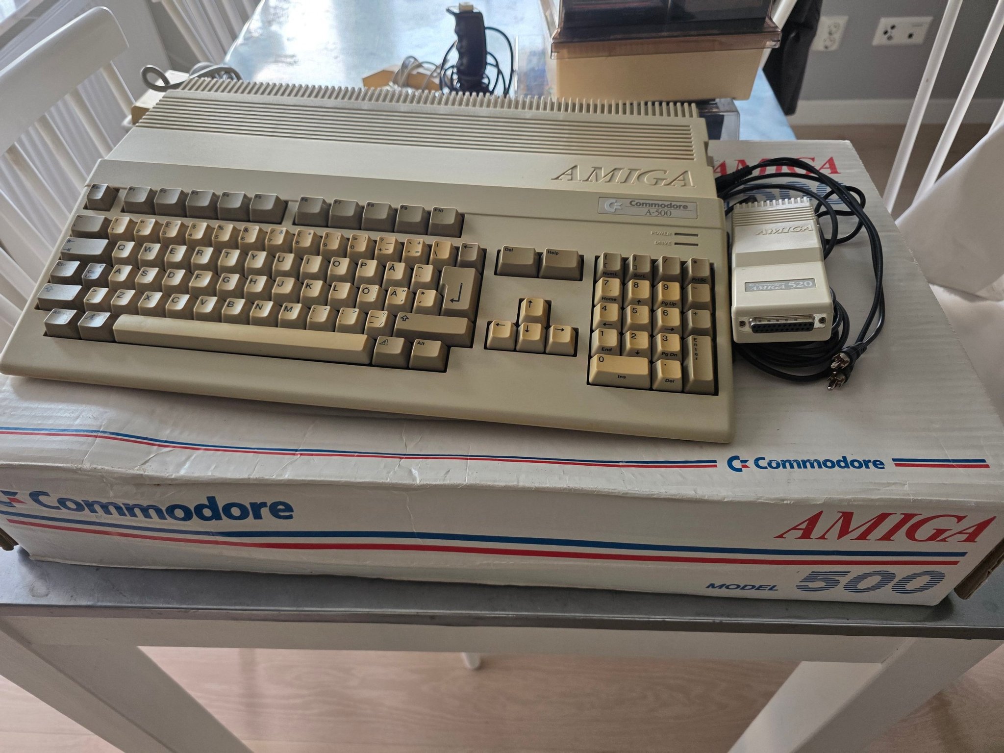 Se produkter som liknar Commodore Amiga A500 med minn.. på Tradera ...