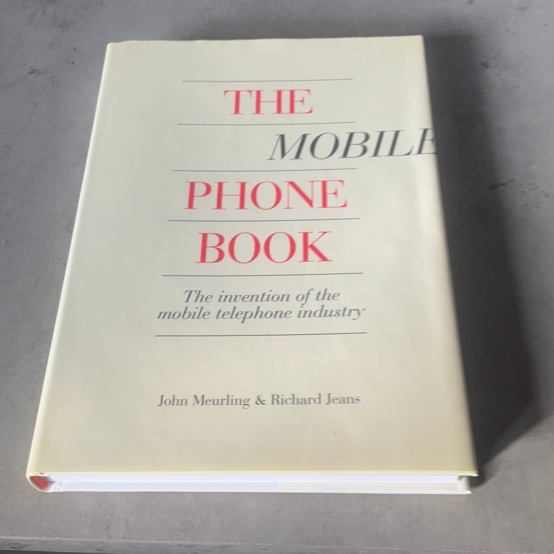 Se produkter som liknar The Mobile Phone Book av John.. på Tradera ...