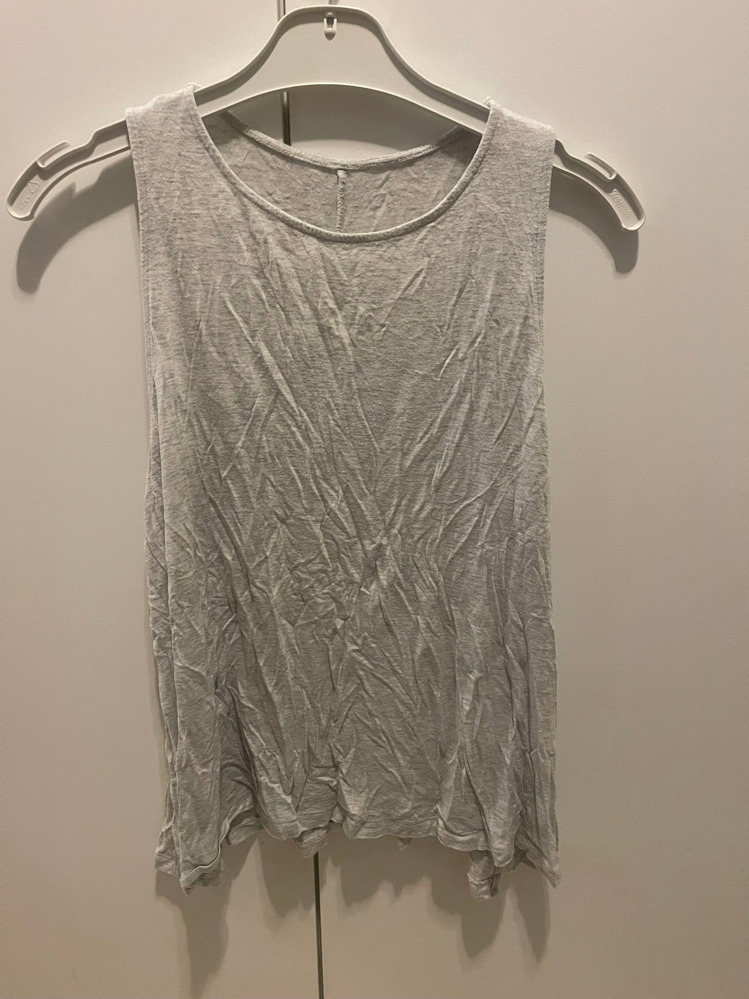 Ljusgrå topp/linne | Köp på Tradera (697975734)