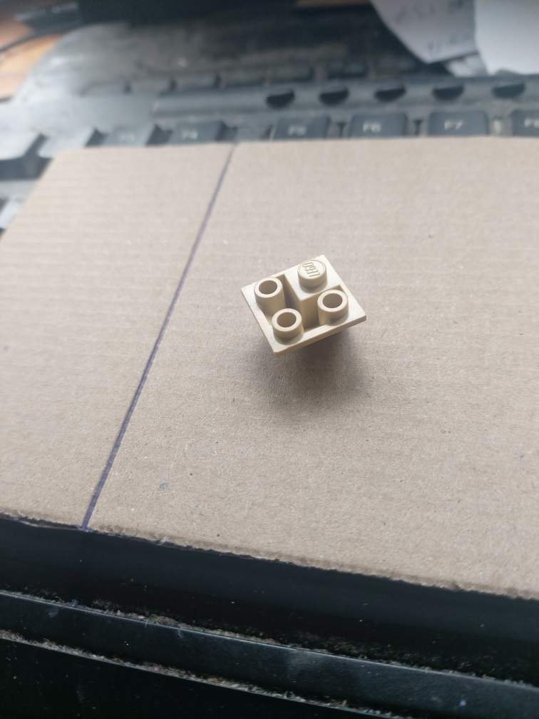 lego beige tan 2x2 slope 45 inverted hörn | Köp på Tradera (627637568)