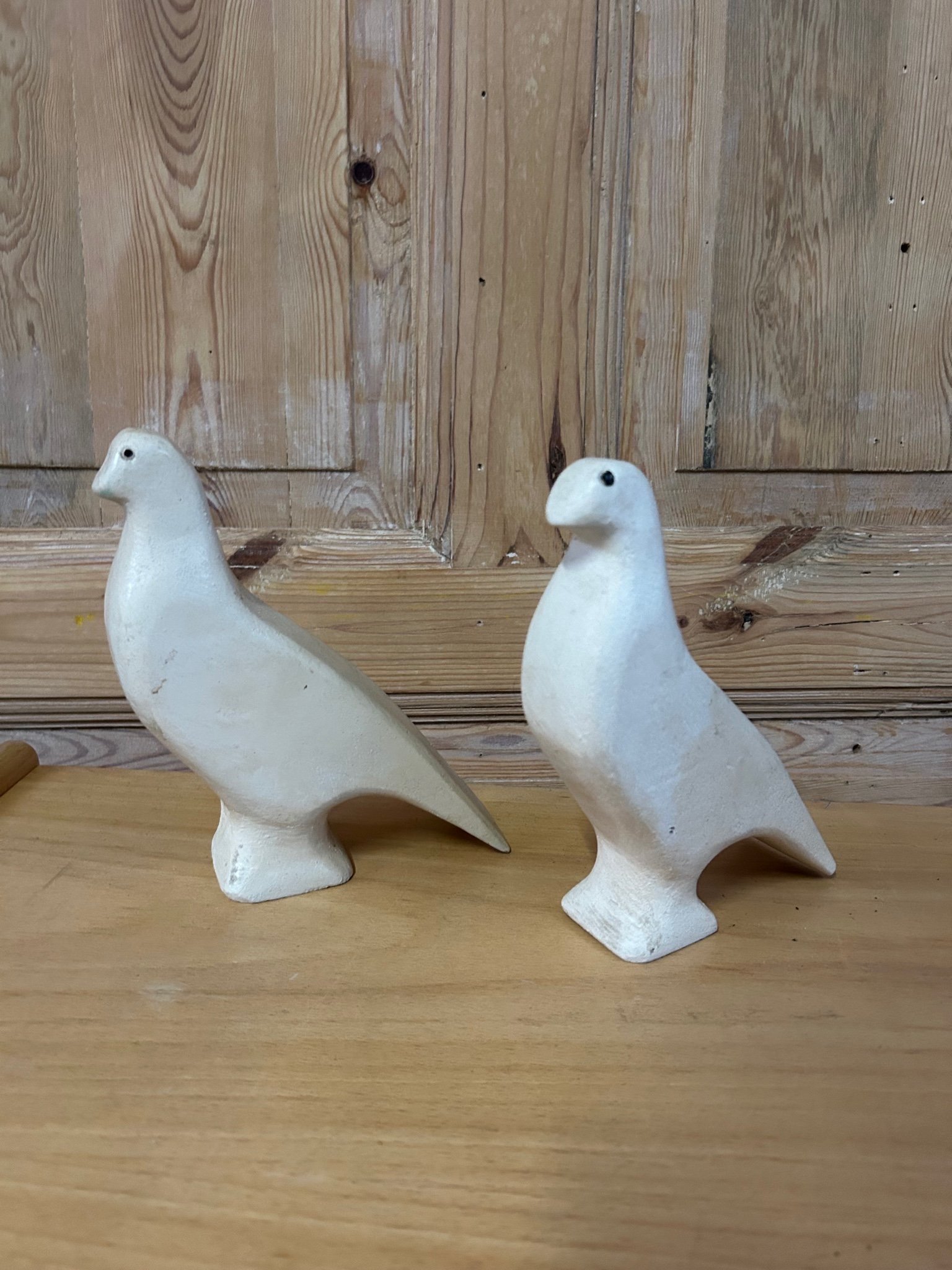 Se produkter som liknar Dekorativa duvor, äldre träsn.. på Tradera ...