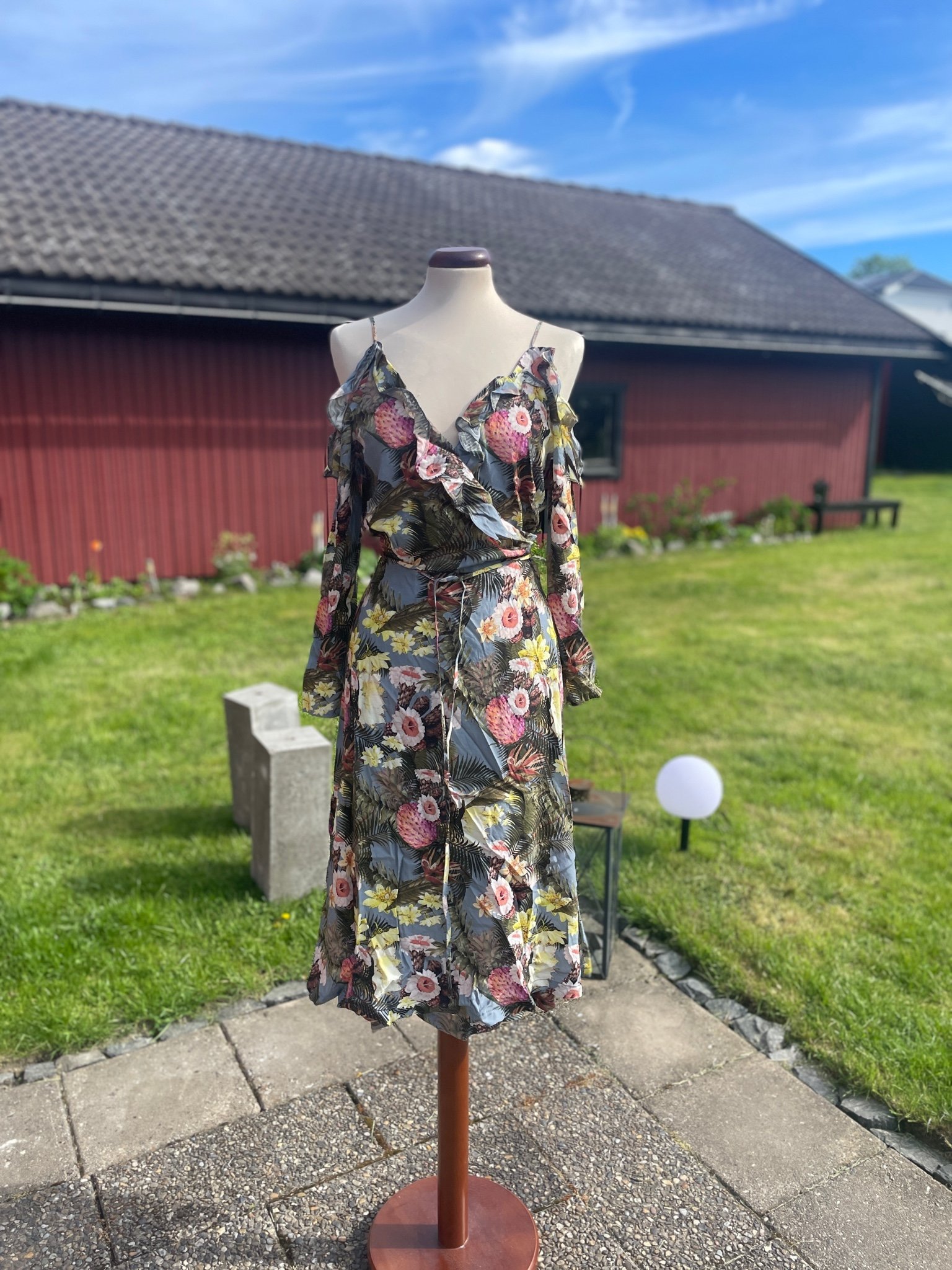 Hm klänning 38 omlott blommig bröllop midi möns.. | Köp på Tradera ...