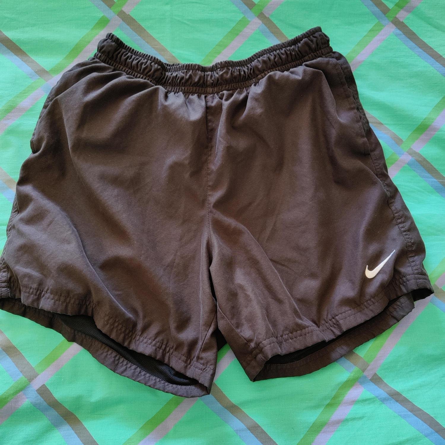 Nike svarta sport shorts vit logga snygga | Köp på Tradera (676336325)