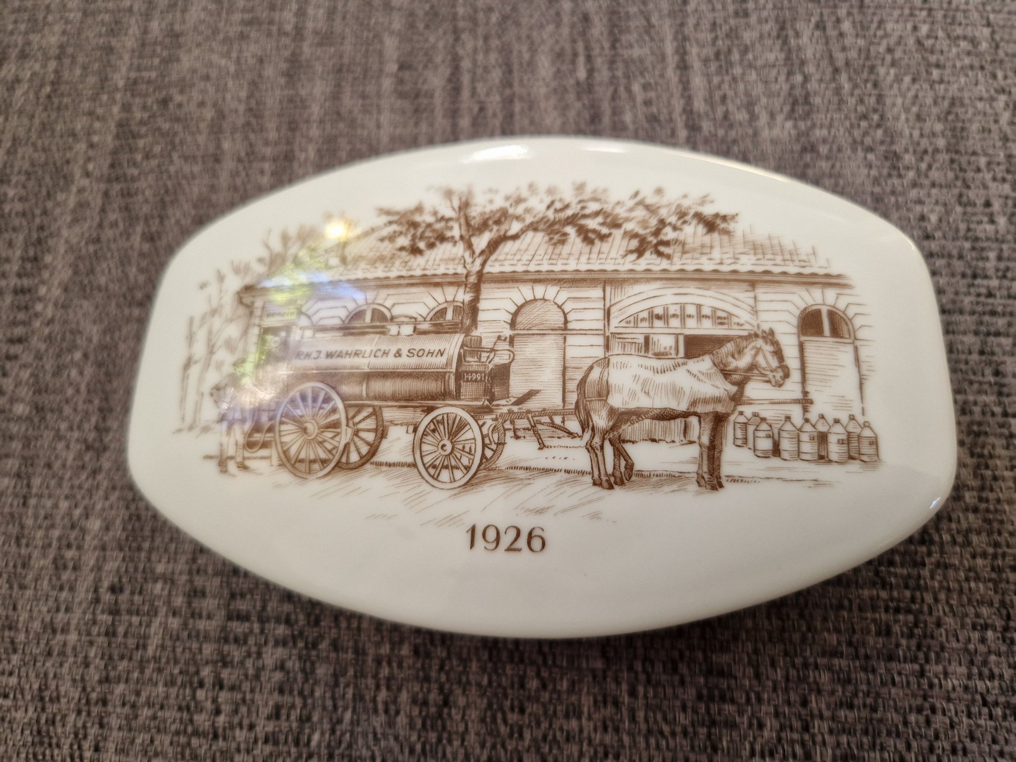 Vintage porslinsask, burk med lock I.. | Köp från B-A-V på Tradera ...