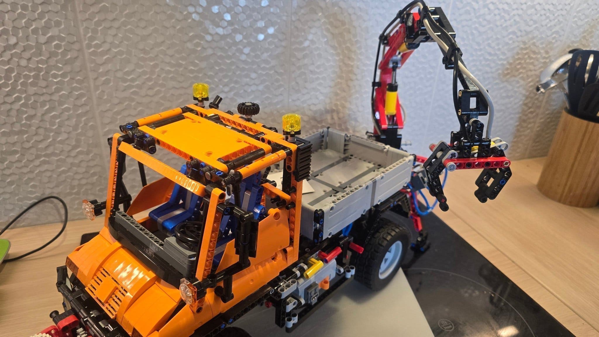LEGO Technic 8110 Mercedes-Benz Unimog U 400 | Köp på Tradera (736964061)