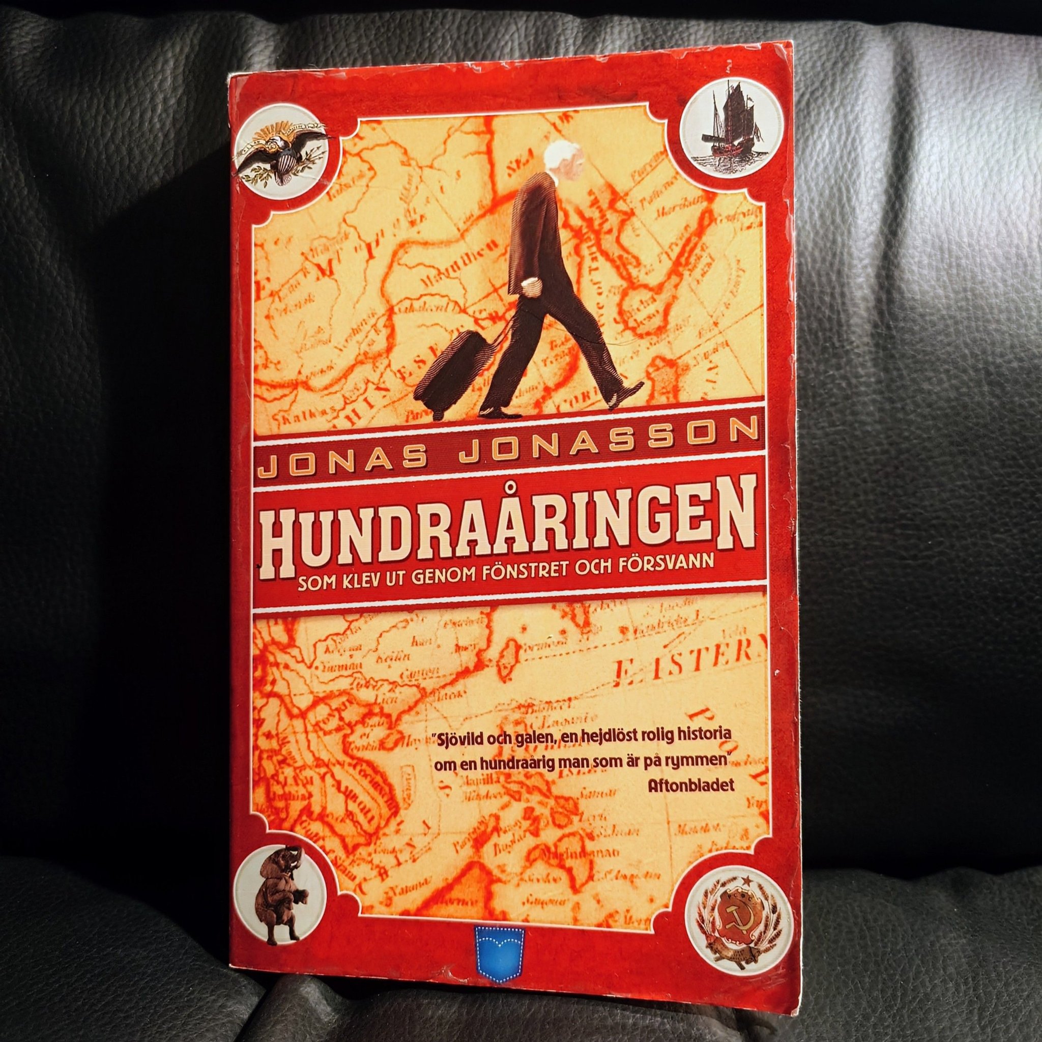 Hundraåringen som klev ut g.. | Köp från GabriellasFynd på Tradera ...