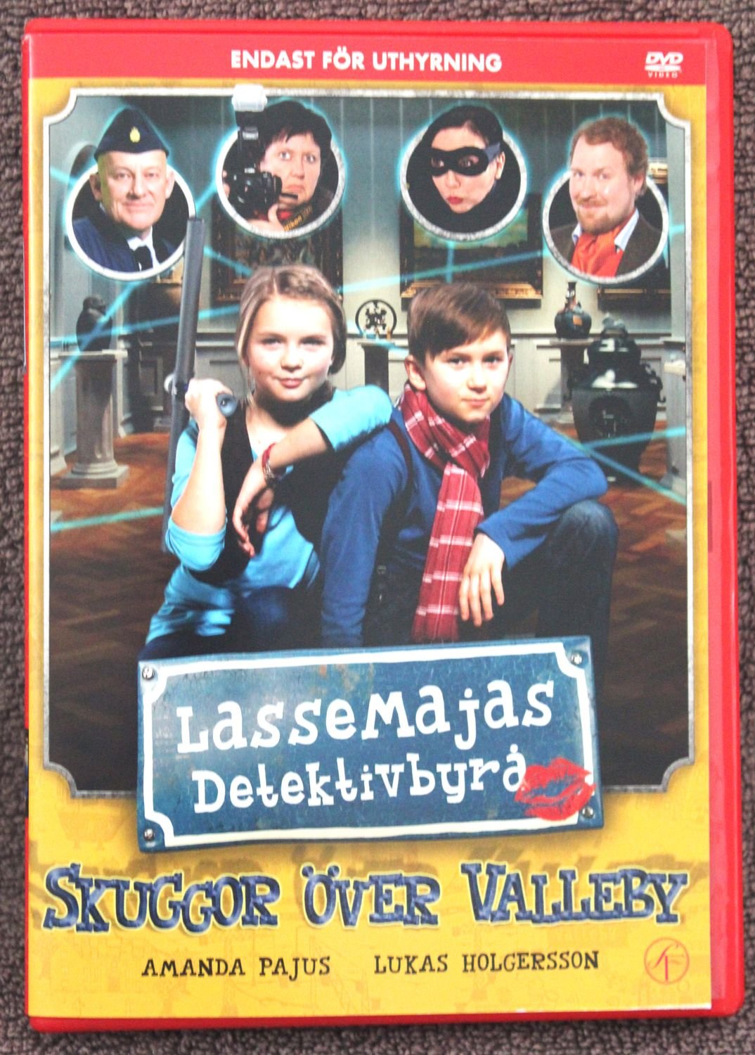 Se produkter som liknar LASSEMAJAS DETEKTIVBYRÅ SKUGG.. på Tradera ...
