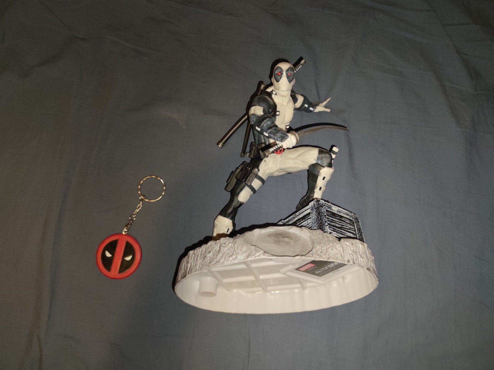 Deadpool X-Force Staty och Nyckelring loot crat.. | Köp på Tradera ...