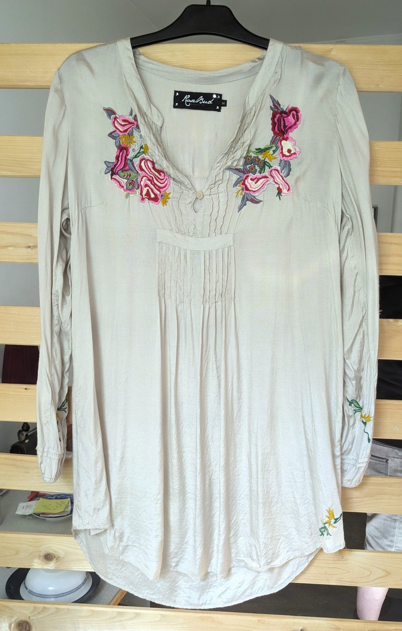 Rosebud beige lång tunika med blombrodyr som pa.. | Köp på Tradera ...