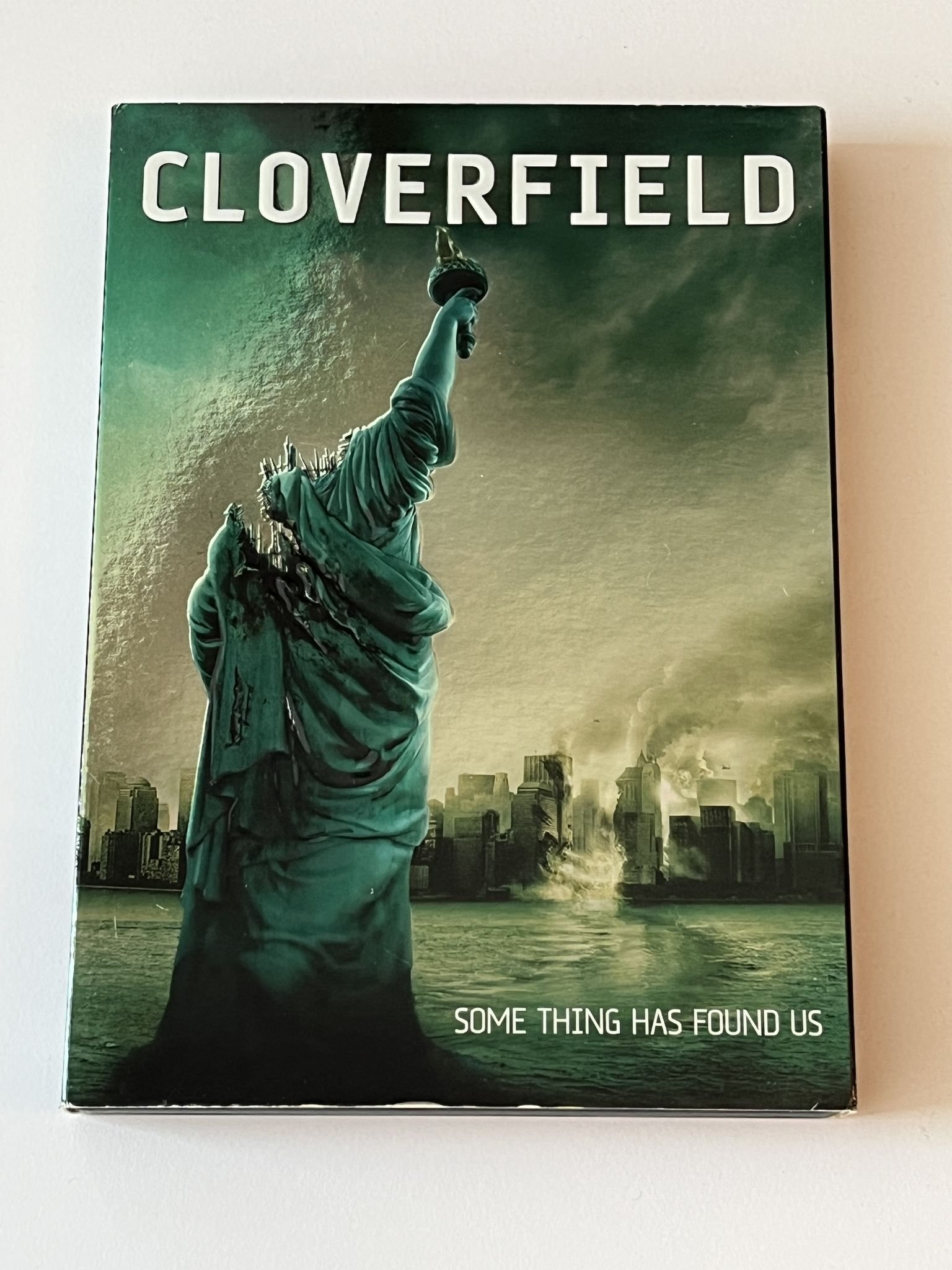 Cloverfield (Lizzy Caplan & Jessica Lucas, 2007.. | Köp på Tradera ...