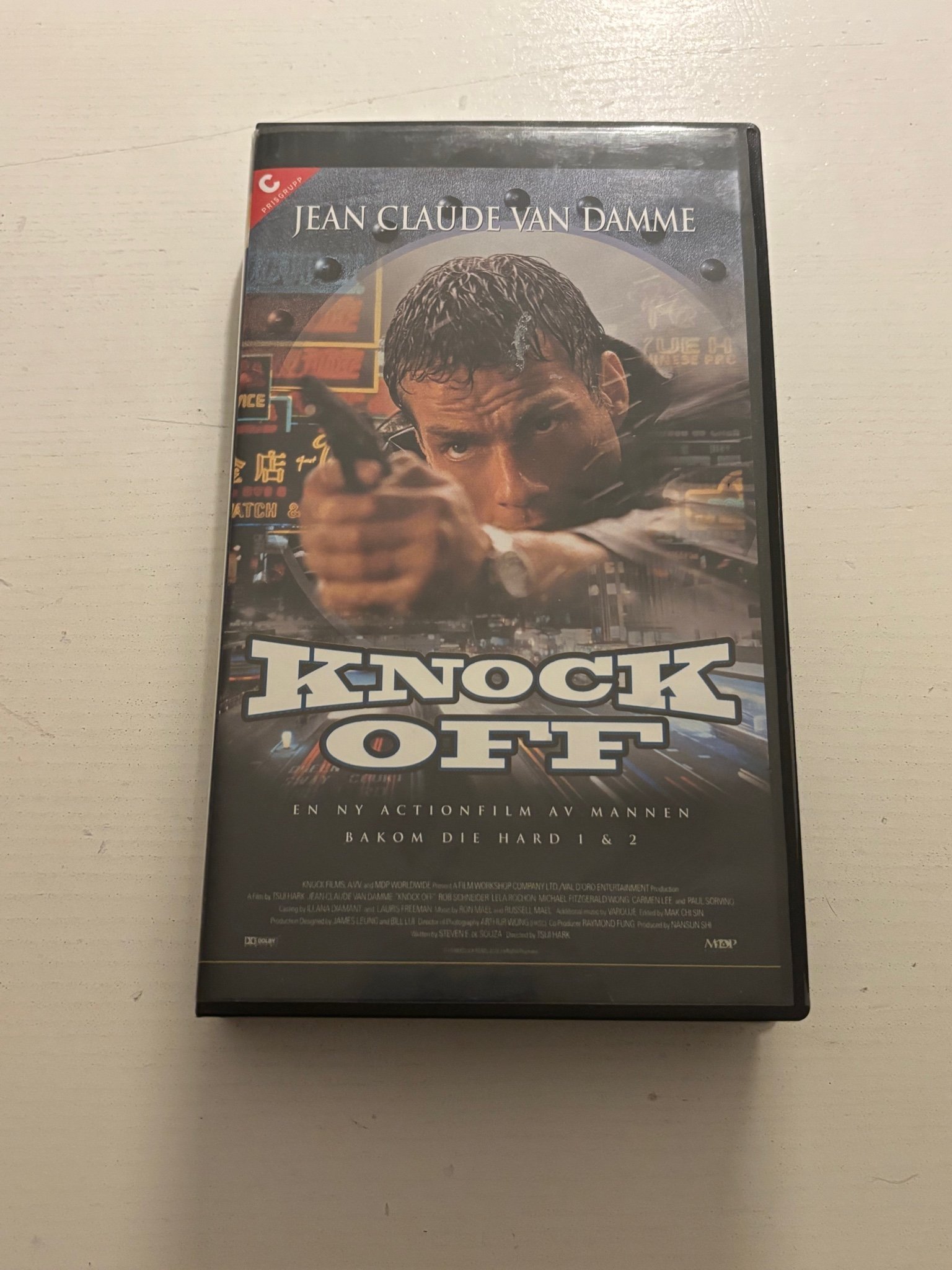 Se produkter som liknar Knock Off - Jean Claude Van D.. på Tradera ...