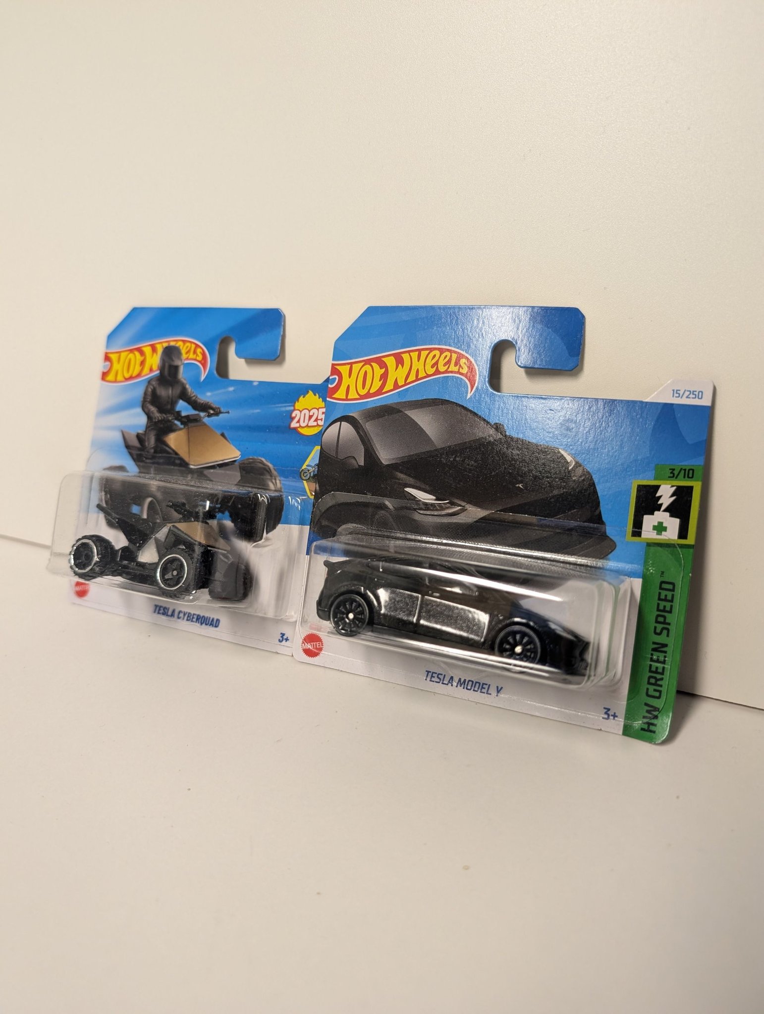 Köp nu! Hot Wheels Tesla Cybertruck och Model Y | Köp på Tradera ...