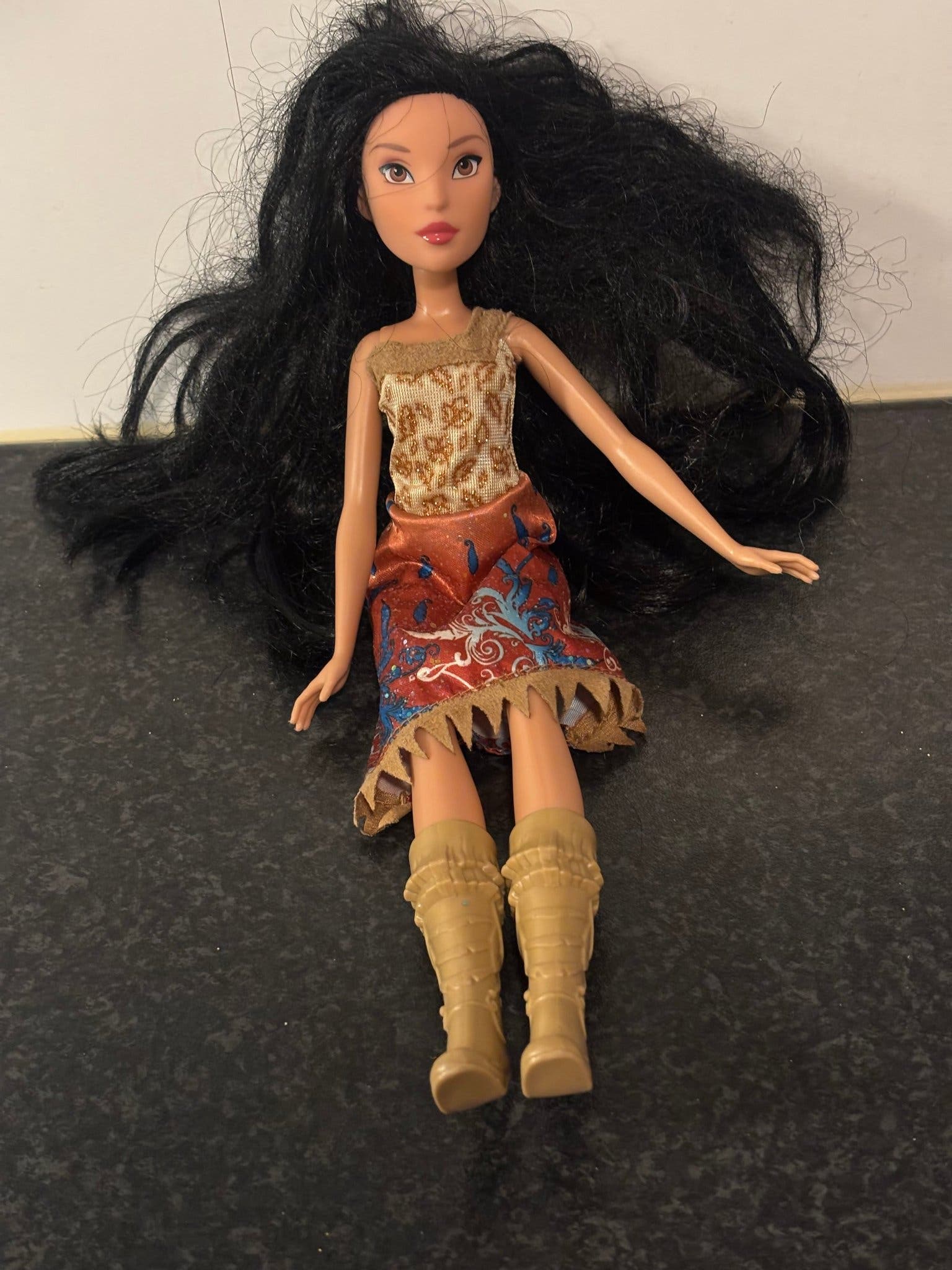 Disney Pocahontas Barbie Doll Royal Shimmer Pri.. | Köp på Tradera ...