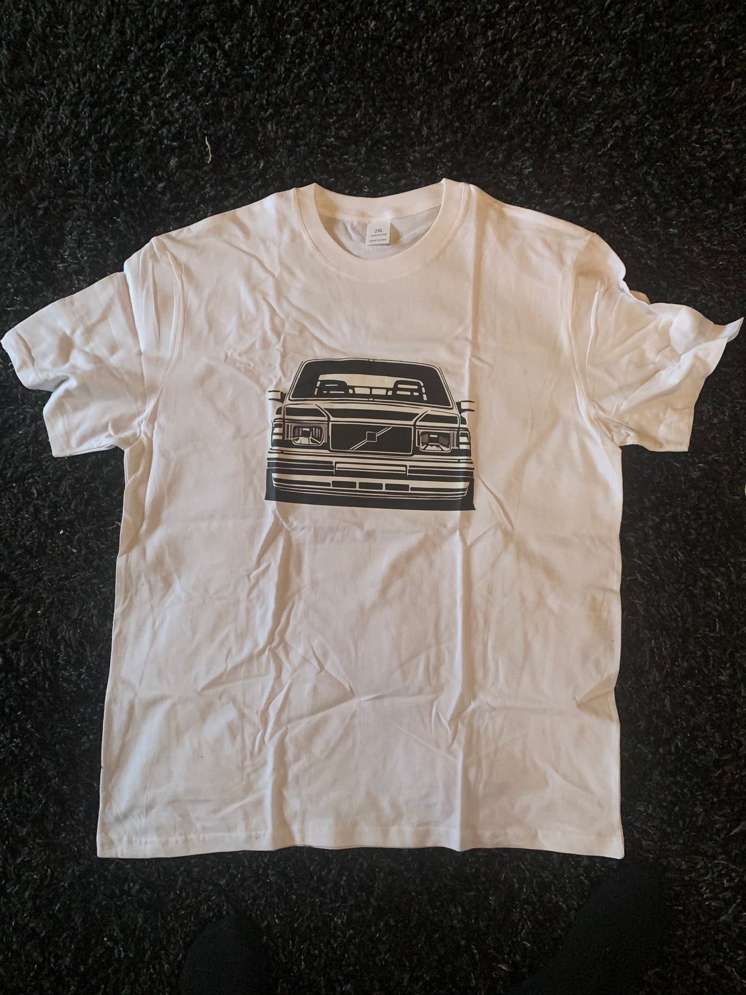 Se produkter som liknar Volvo 240 T-shirt på Tradera (715502363)