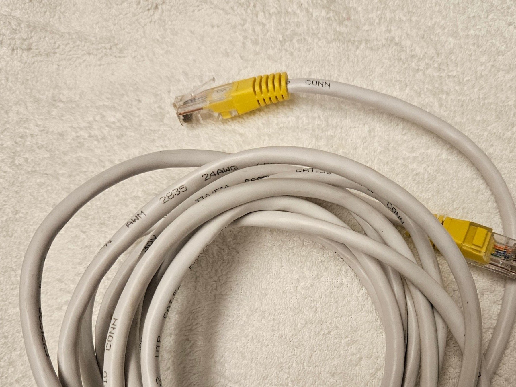 Se produkter som liknar Nätverkskabel 2 meter Cat.5e .. på Tradera ...