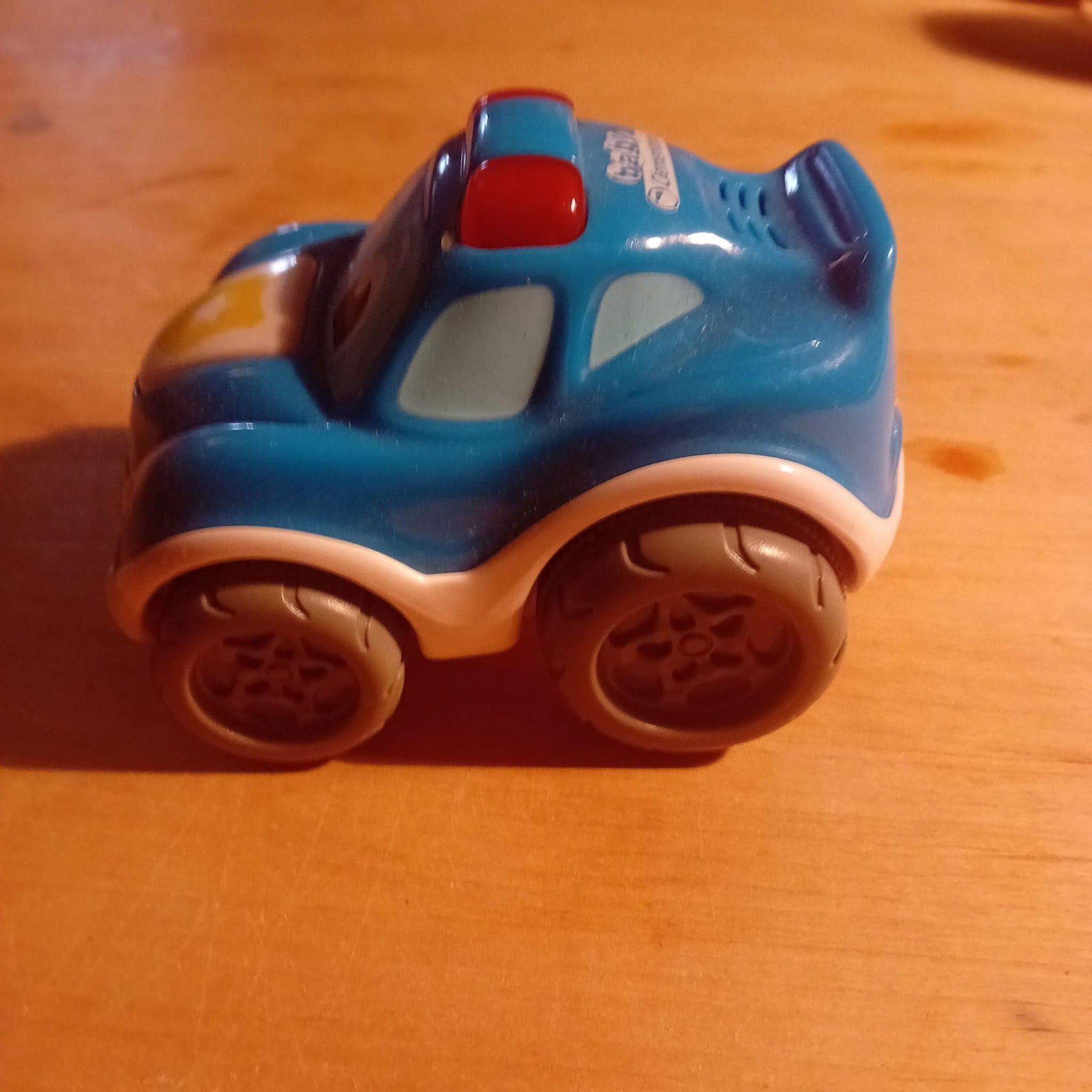 Se produkter som liknar Baby Clementoni Polisbil Leksak på Tradera ...