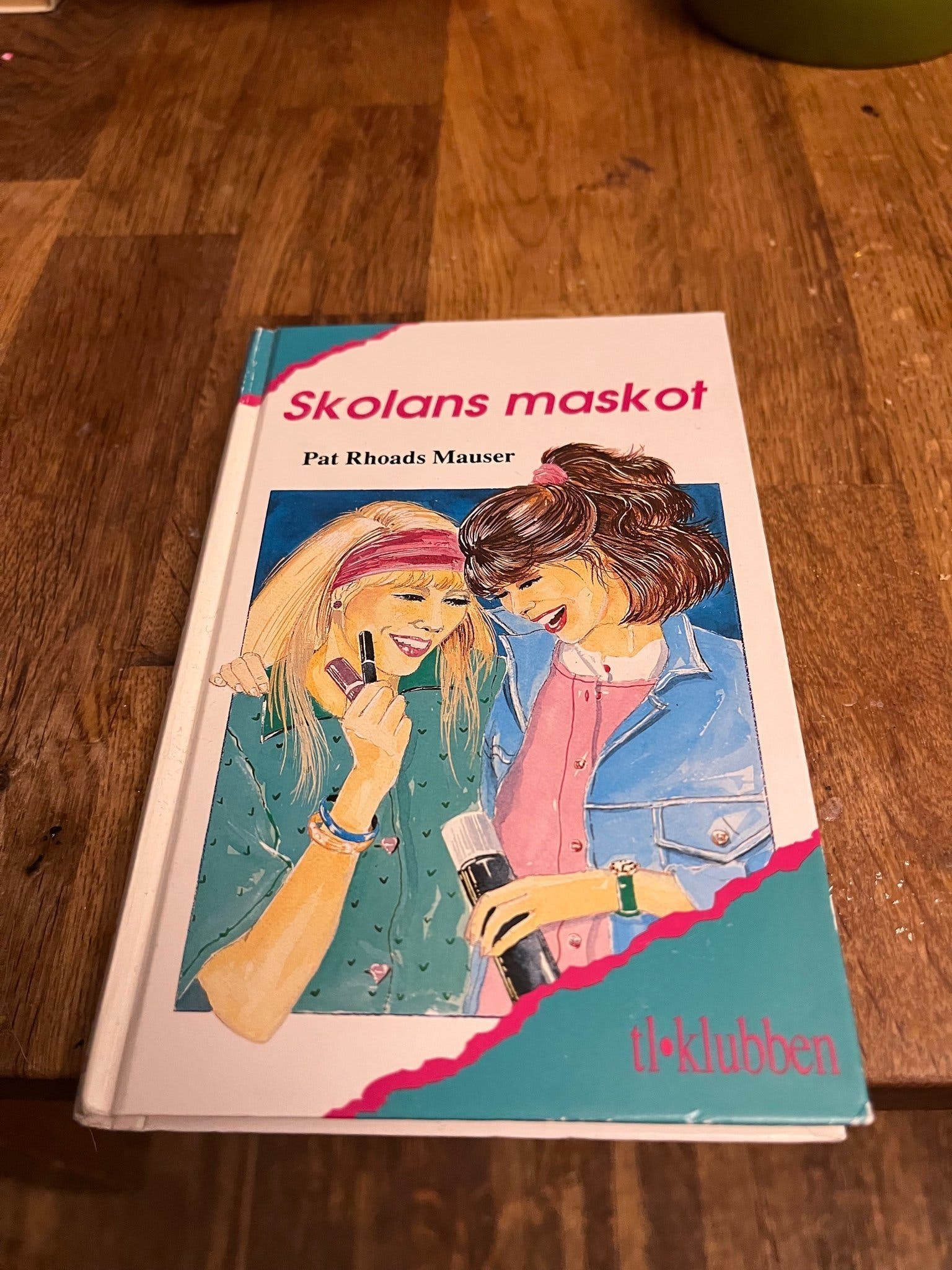 Se produkter som liknar Skolans maskot - Pat Rhoads M.. på Tradera ...